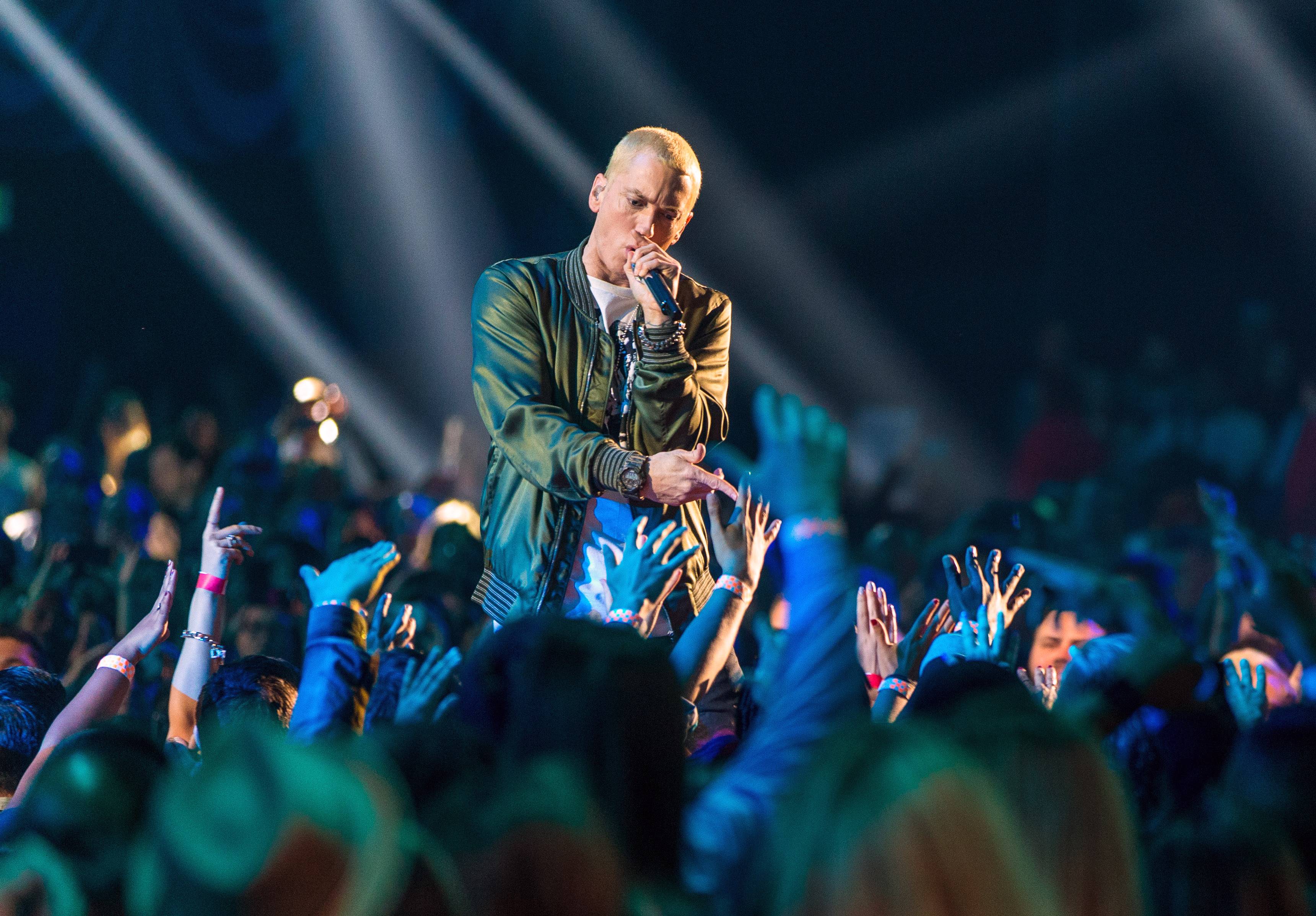 Eminem kicks down the - Image 2 from Hip Hop Awards 2022: Fashion ...