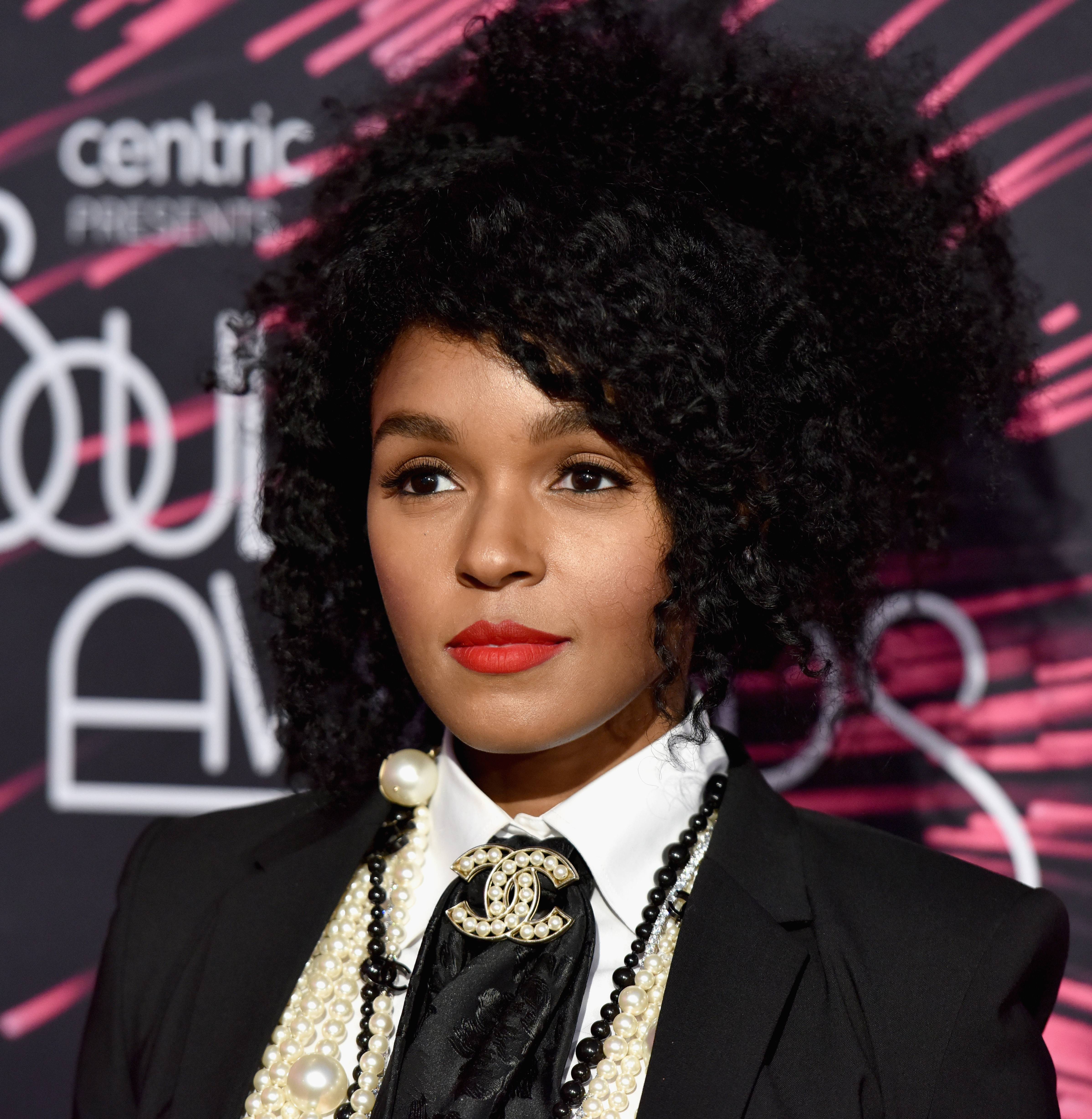 How Stars Rocked The Perfect Red Lip On The Soul Train Awards Red ...
