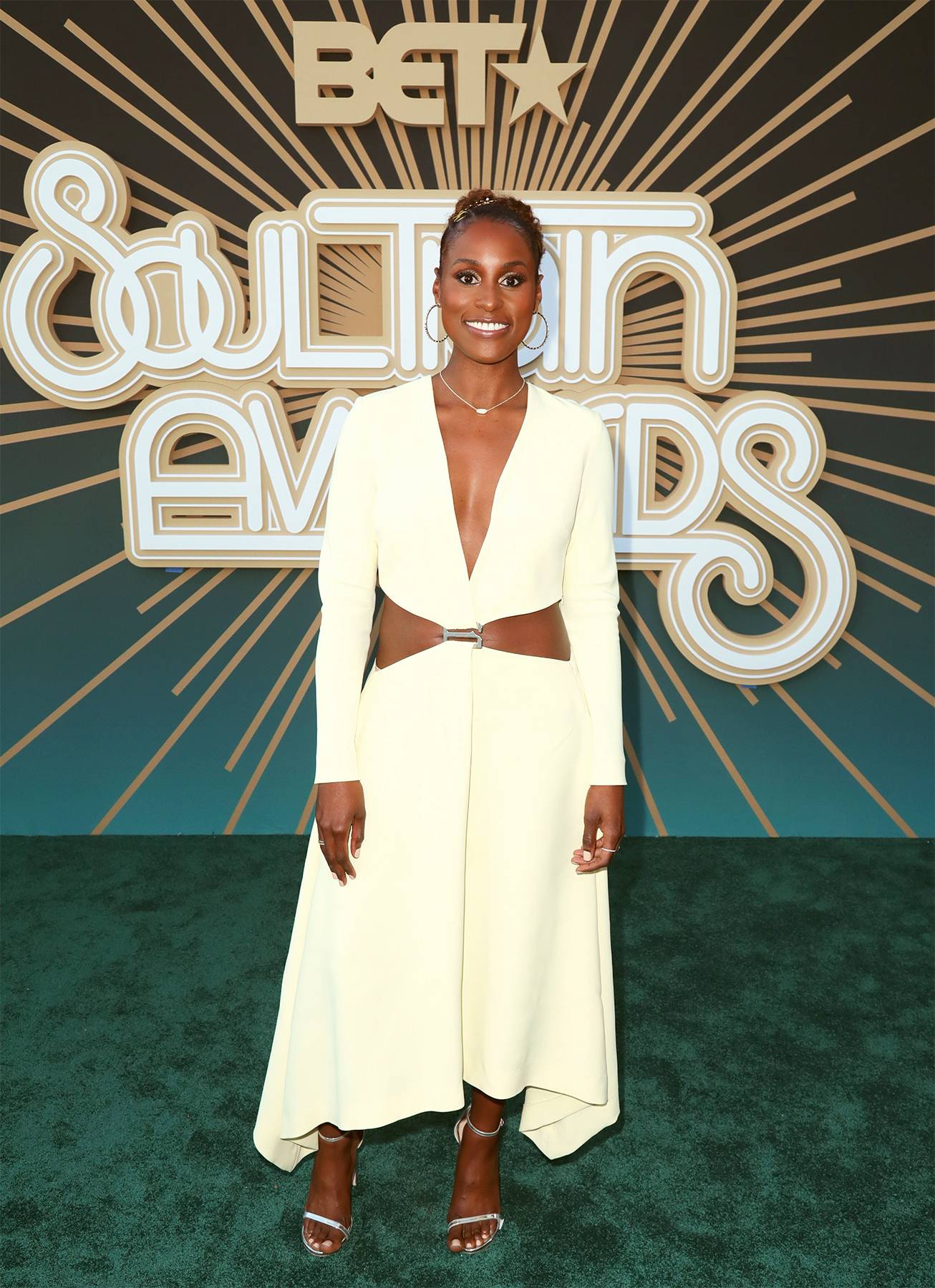 Issa Rae looks fantastic - Image 7 from The 2019 Soul Train Awards Red ...