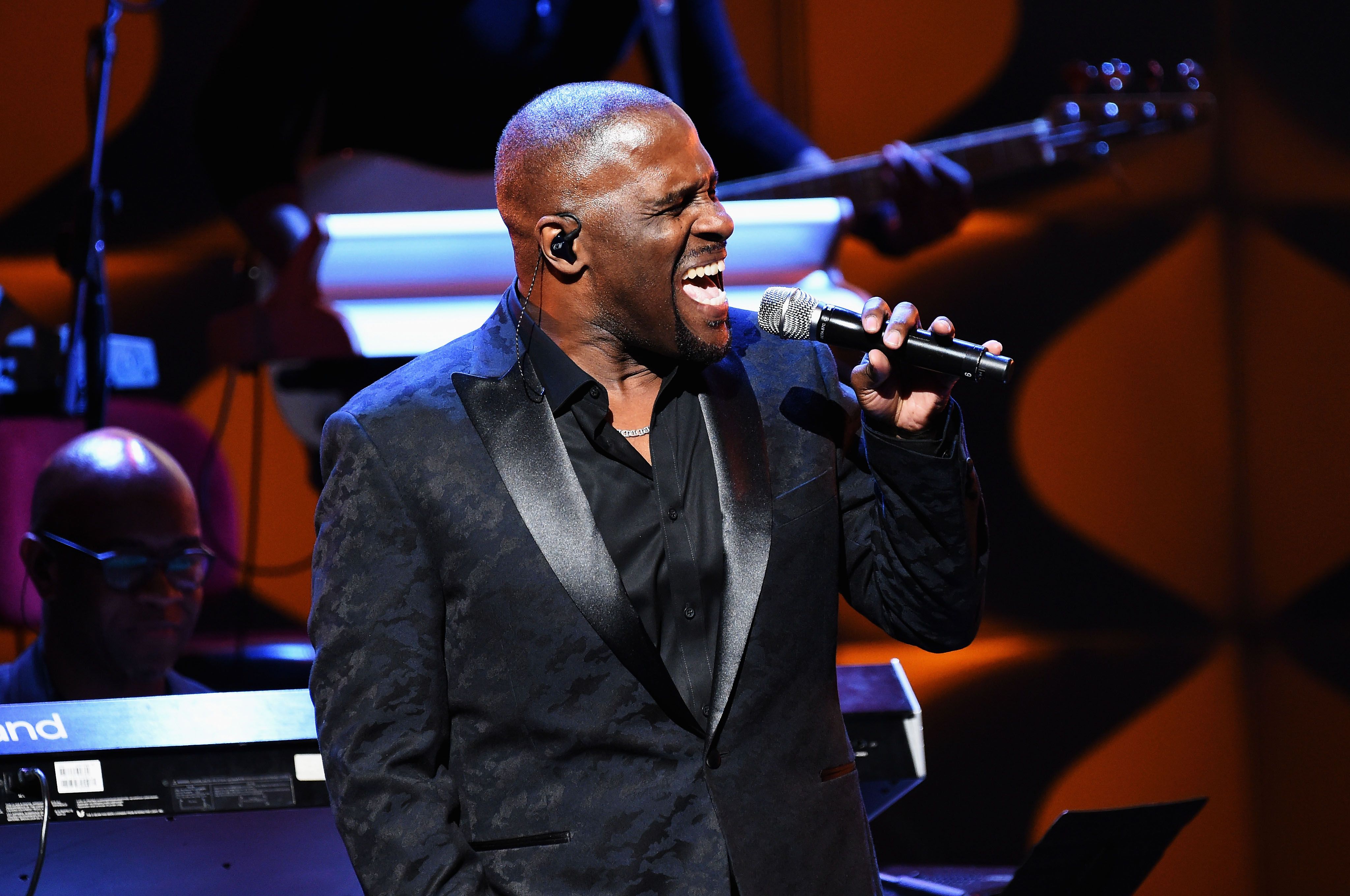 Carvin Winans delivers powerful - Image 16 from 20th Super Bowl Gospel ...