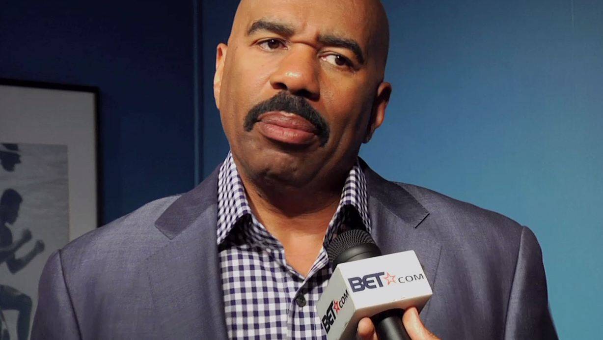 Steve Harvey Crowns Kevin Hart - (Video Clip) | BET HipHop Awards