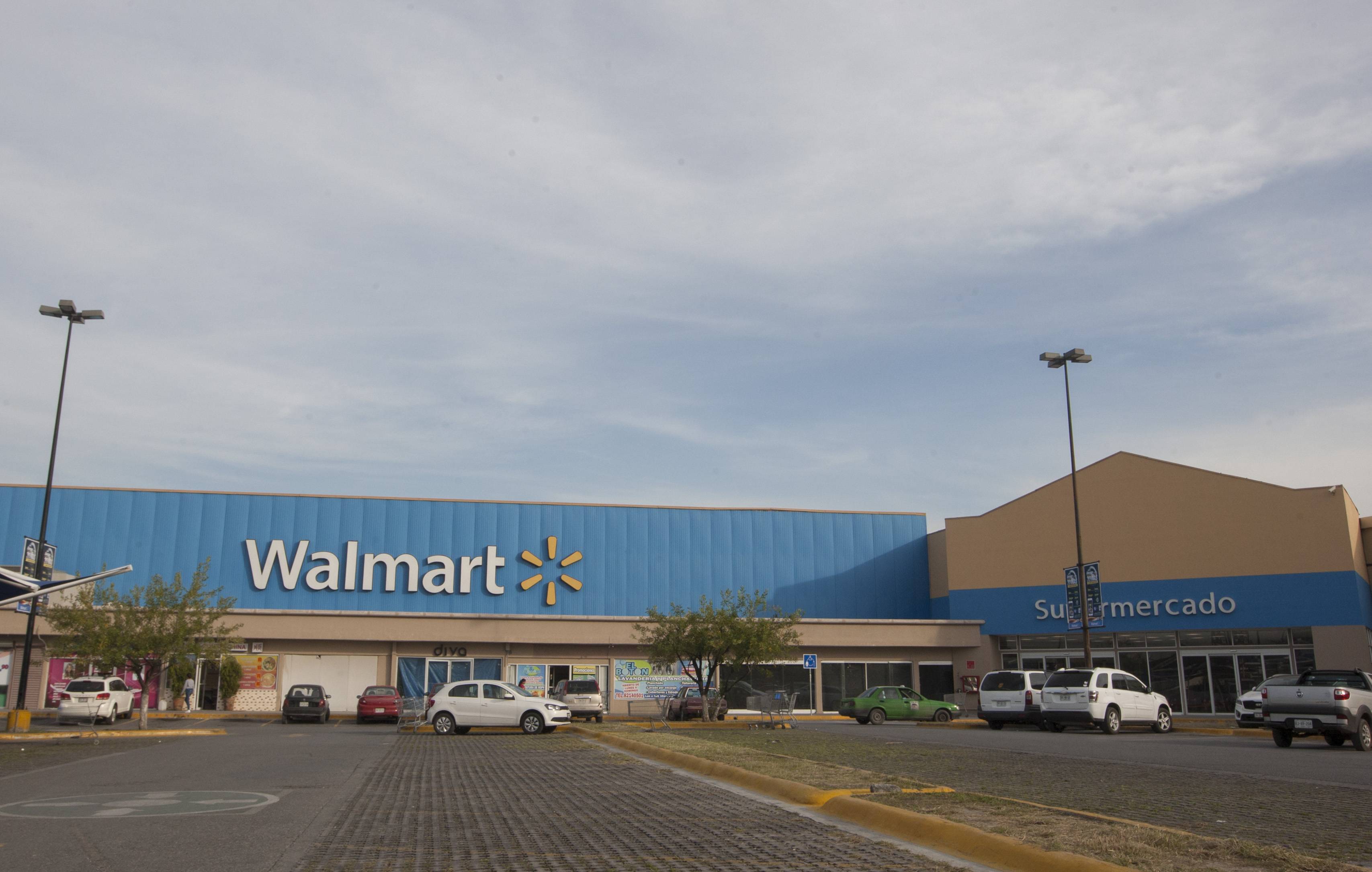 Shocking Viral Video Captures Insane Fight At Walmart Between Four ...
