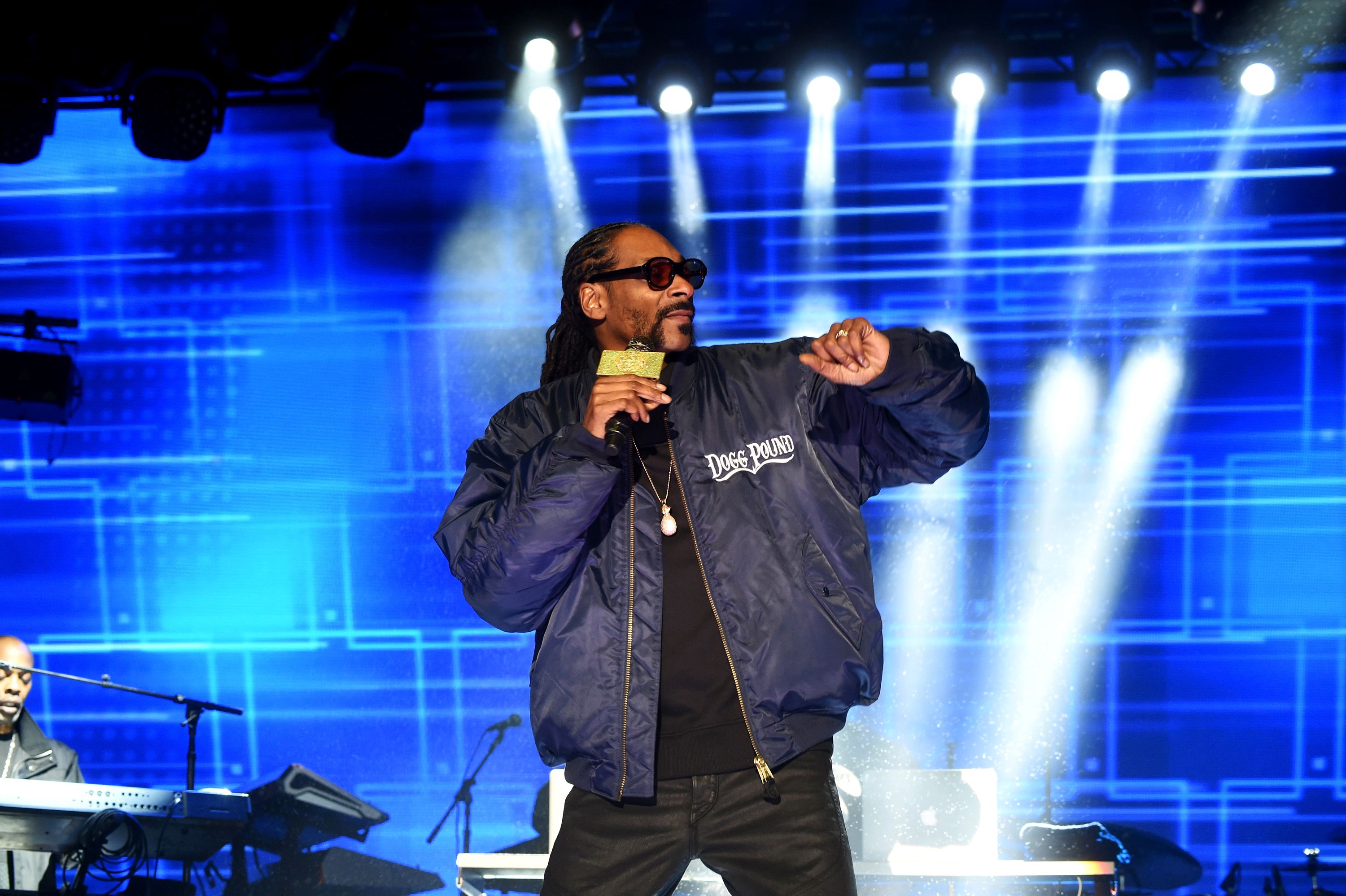 Snoop Dogg, “Tha Shiznit” - Image 2 from Rappers Who Worshipped Donald ...