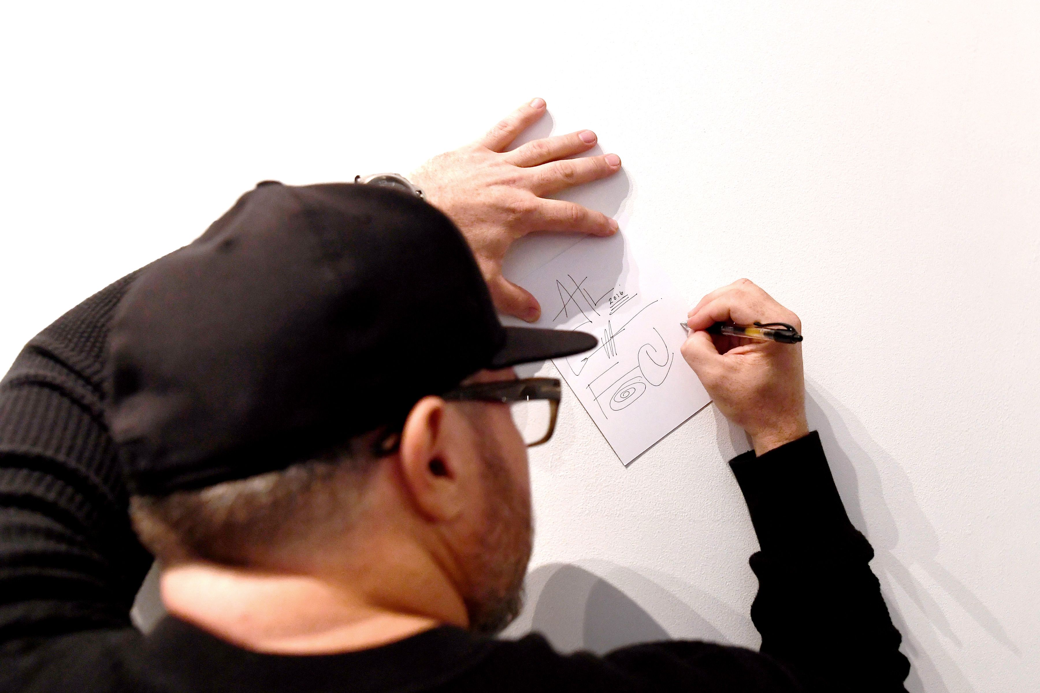 Jonathan Signs an Autograph - Image 30 from Focus With Jonathan Mannion ...