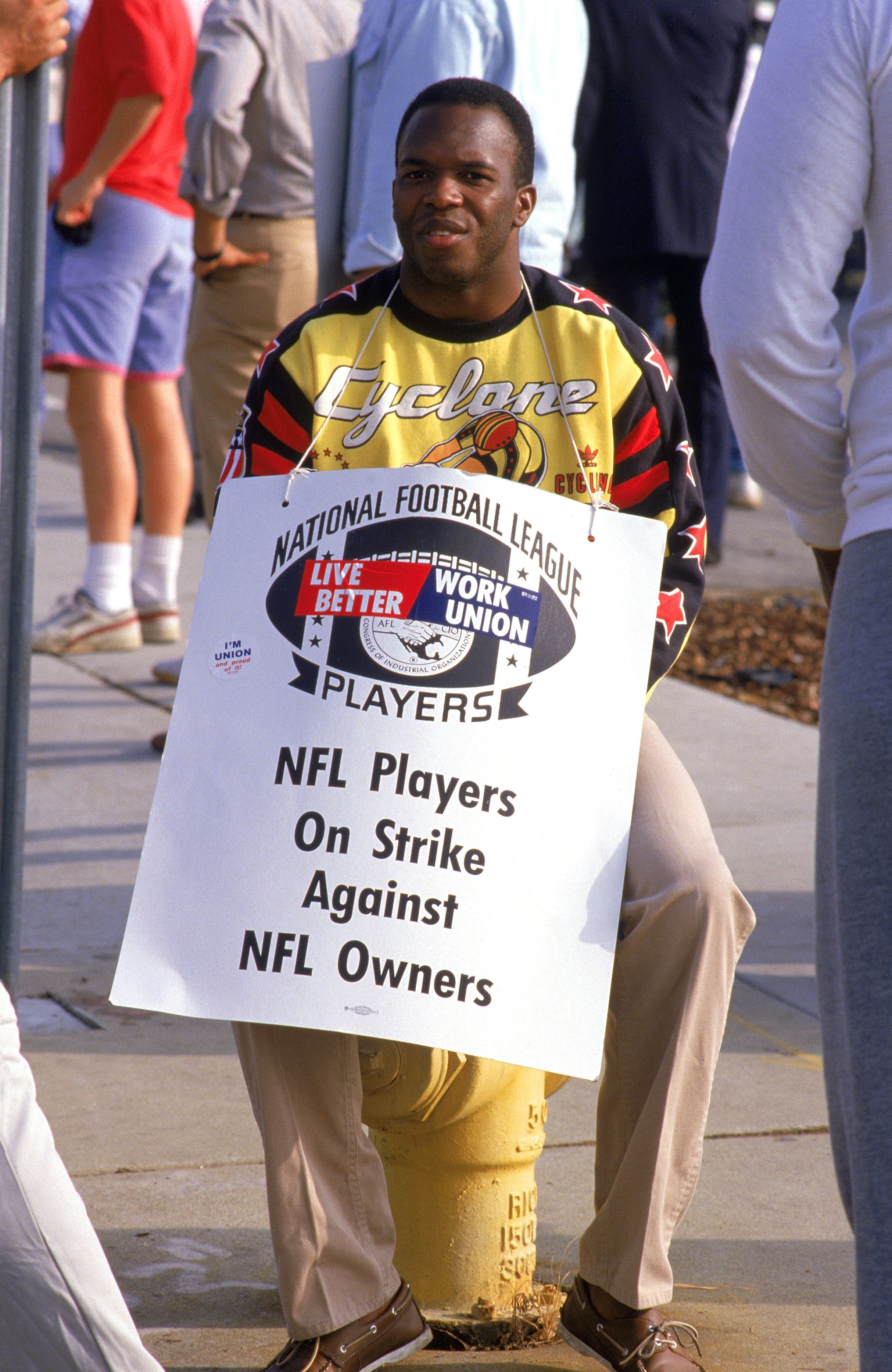 3. NFL Strike 1982 - Image 4 from Photos: The Top 5 All-Time Labor ...