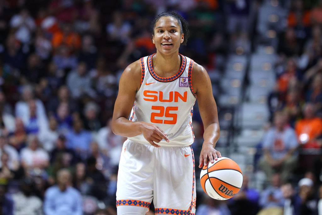 The 70s Fashion At Toya Johnson’s Star-Studded Player’s Ball Was An ...