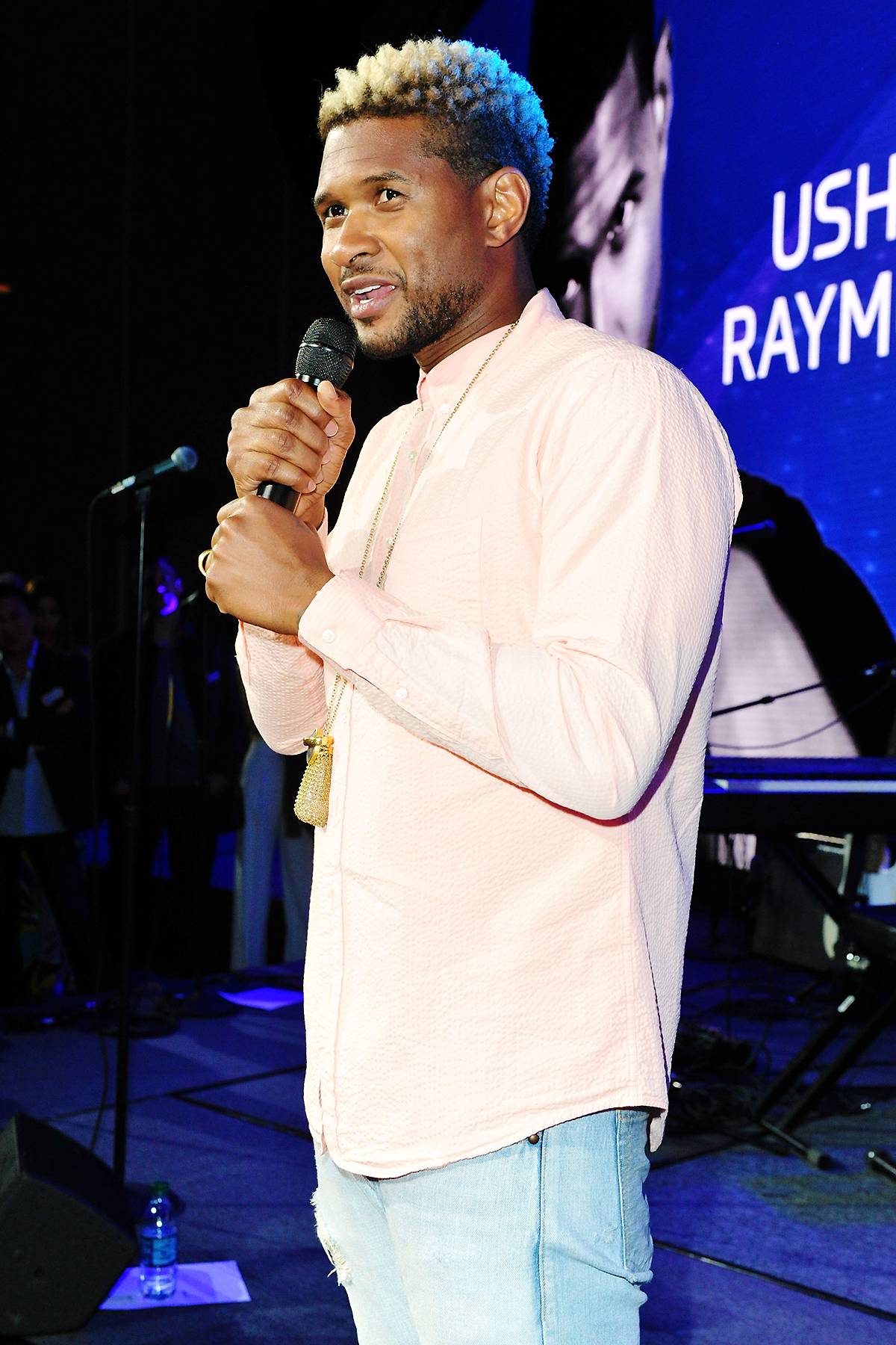 Usher - Usher attends - Image 13 from Out and About: Zoe Saldana Gets ...