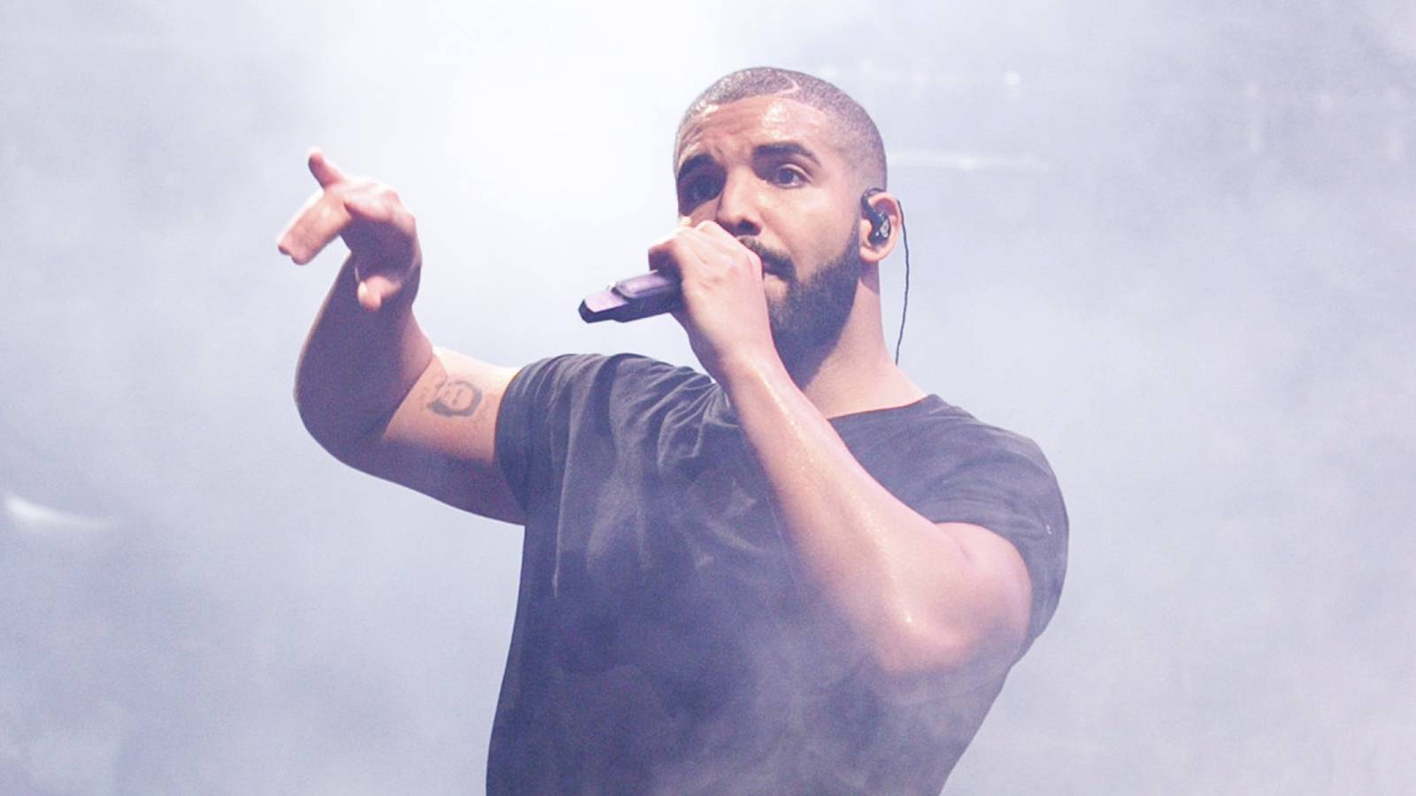 Drake Premieres New Music at Barber’s Wedding | News | BET