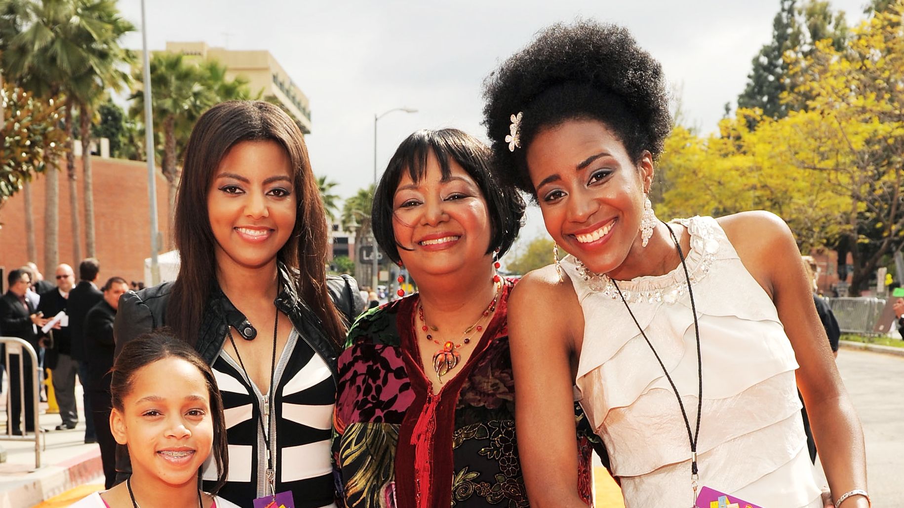 Rachel Renee Russell: December - Image 14 from Celebrity Birthdays ...