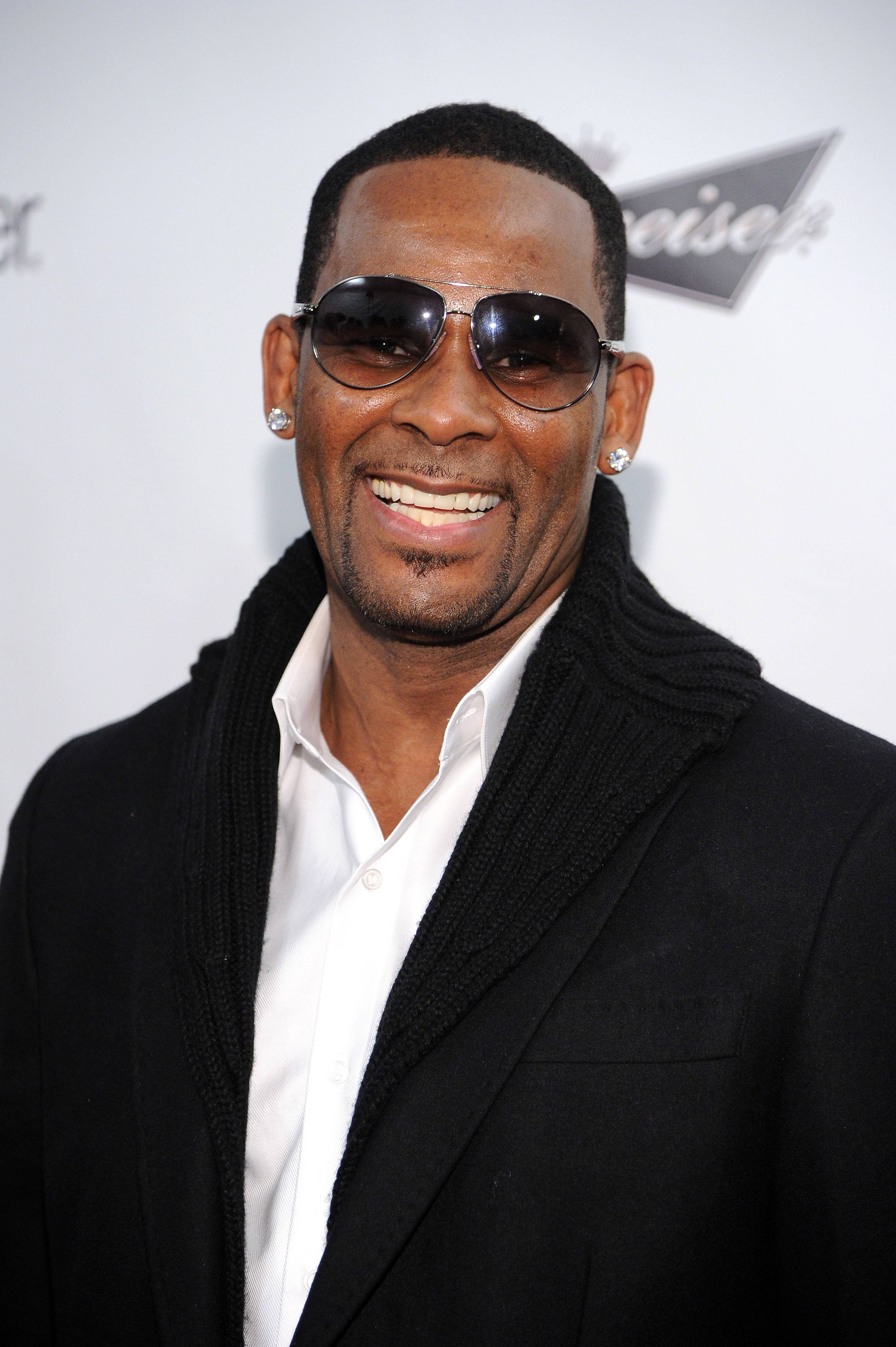 R. Kelly Writes His Memoir | News | BET