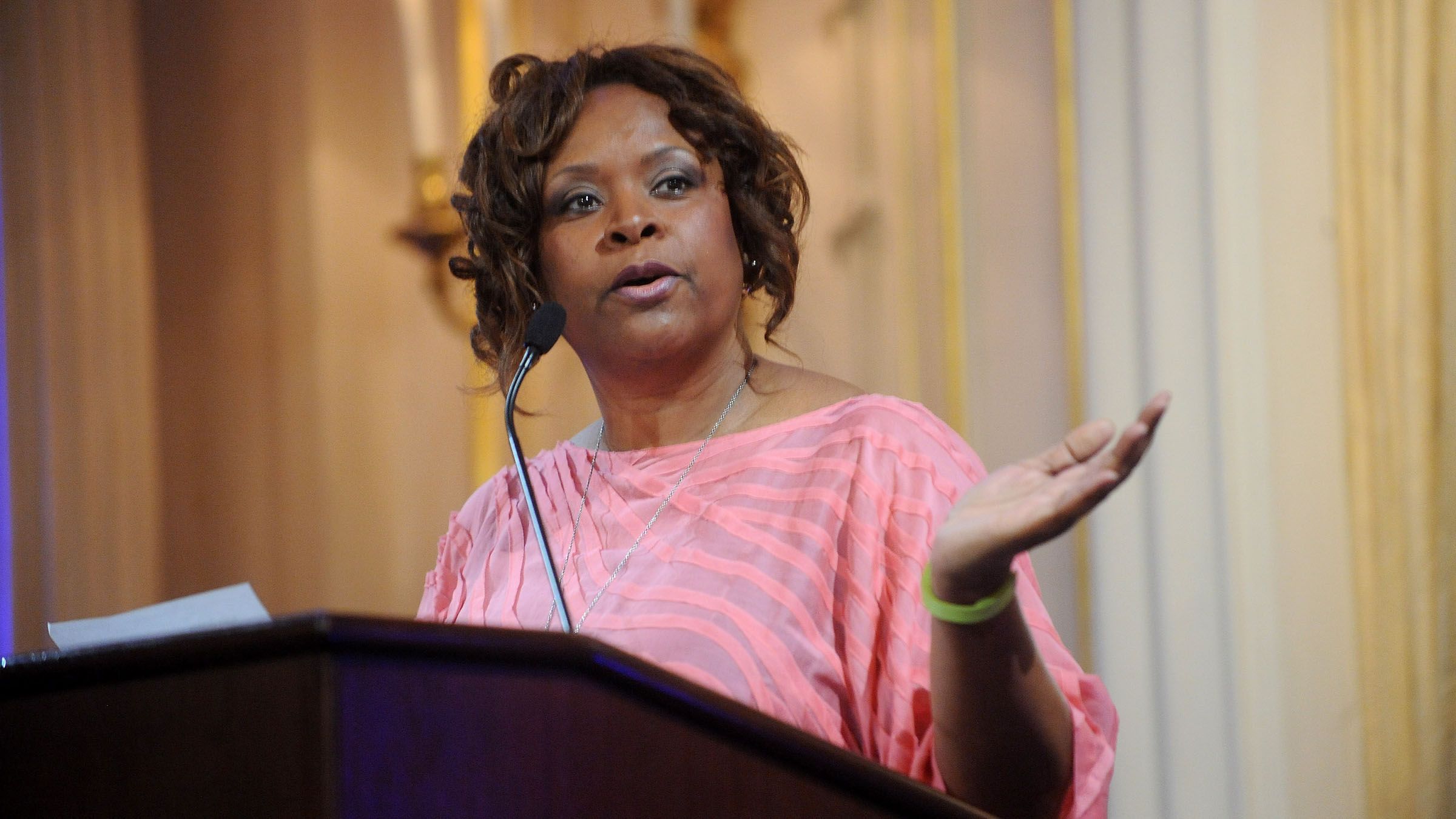 Robin Quivers of ‘The Howard Stern Show’ Talks Battle with Endometrial ...