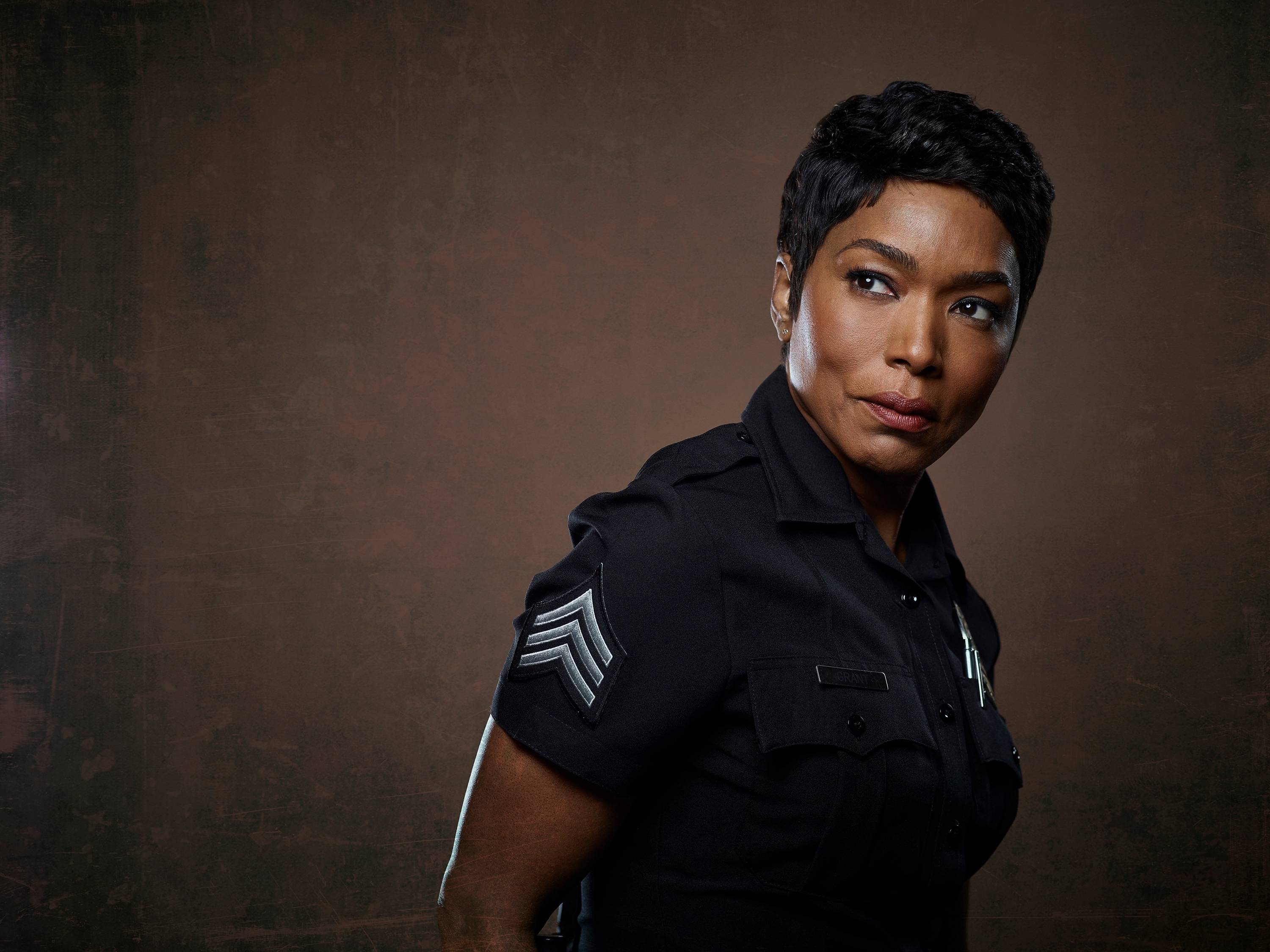 Here's How Angela Bassett Could Make Television History On '9-1-1 ...