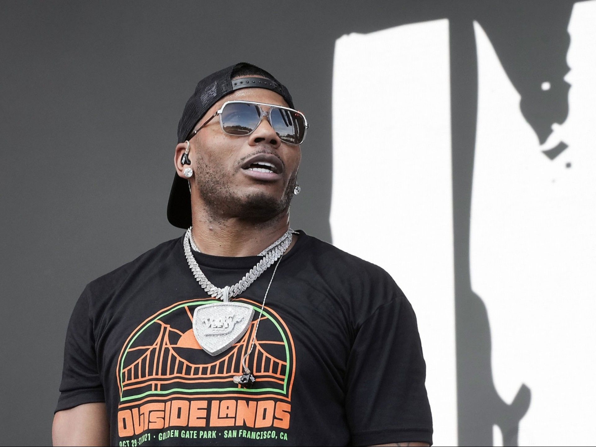 Nelly Responds To Claim That He Lost $300K, Gave Person $100 Who Found ...