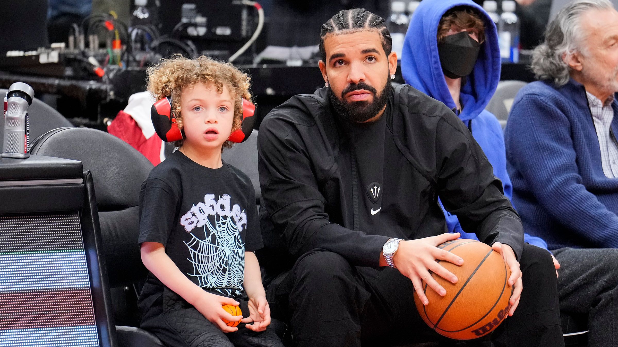 Drake Calls Out Criticism Over Photo of Rapper Taking Down Son’s Braids ...