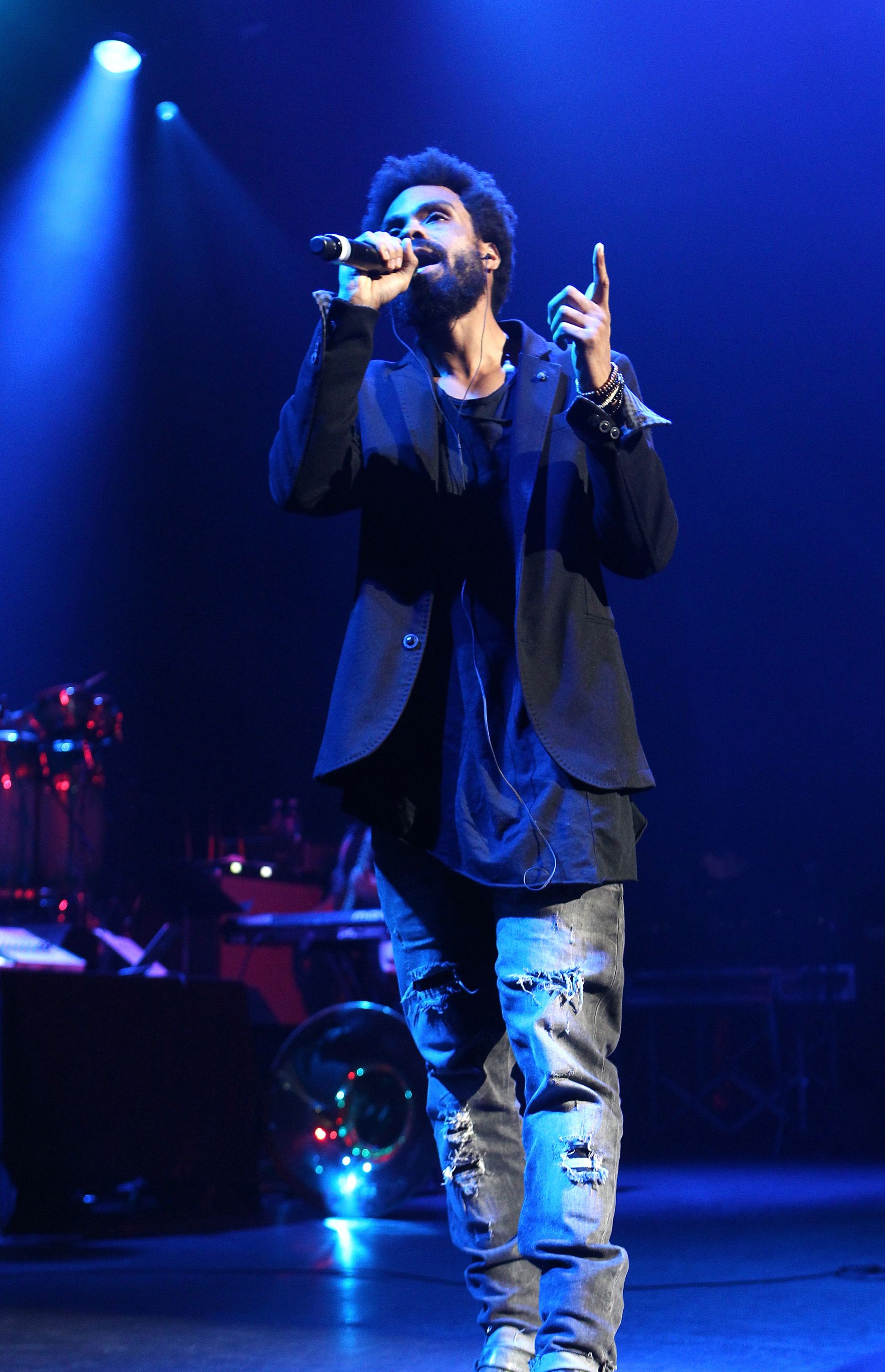 10. He Oozes Neo-Soul - Image 1 from 10 Reasons Why You Need to Listen ...