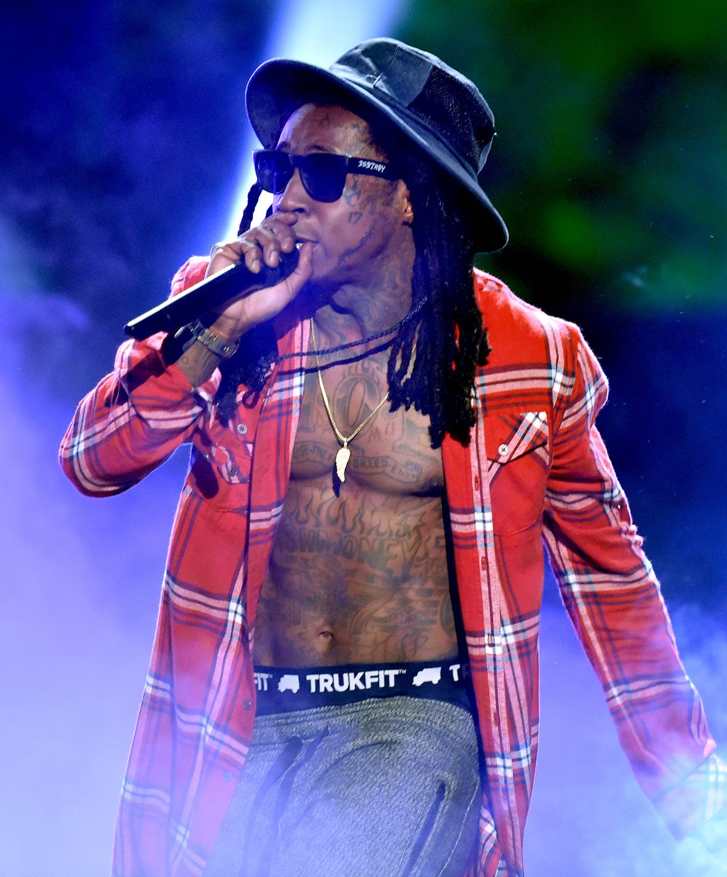 Lil Wayne Drops Music Video for ‘Hollyweezy’ | News | BET