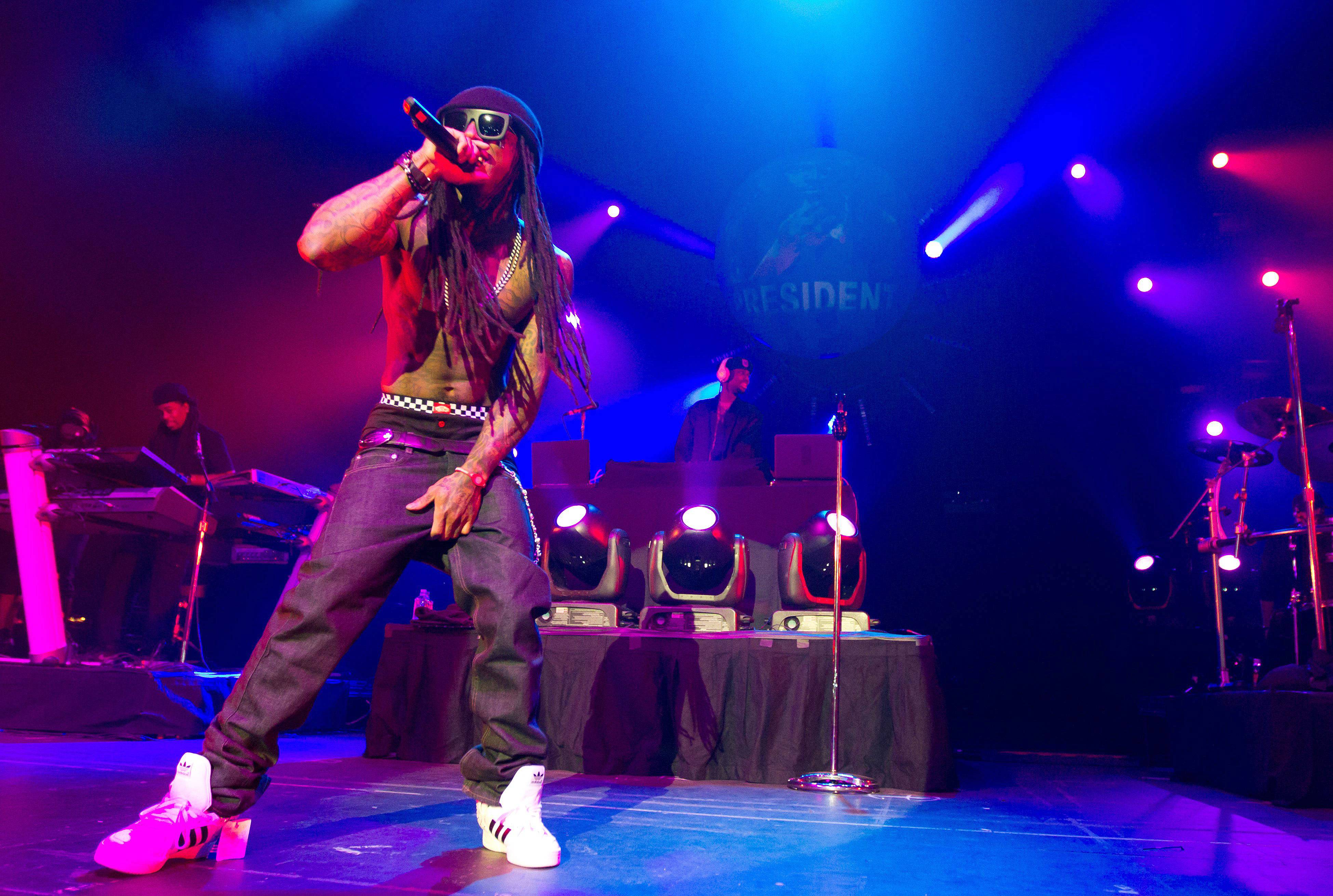 Lil Wayne Supports Green Bay Packers With "Green & Yellow" | News | BET