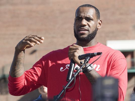 LeBron James Gets Booed - Image 27 from BRING THAT WEEK BACK: WEEK OF ...