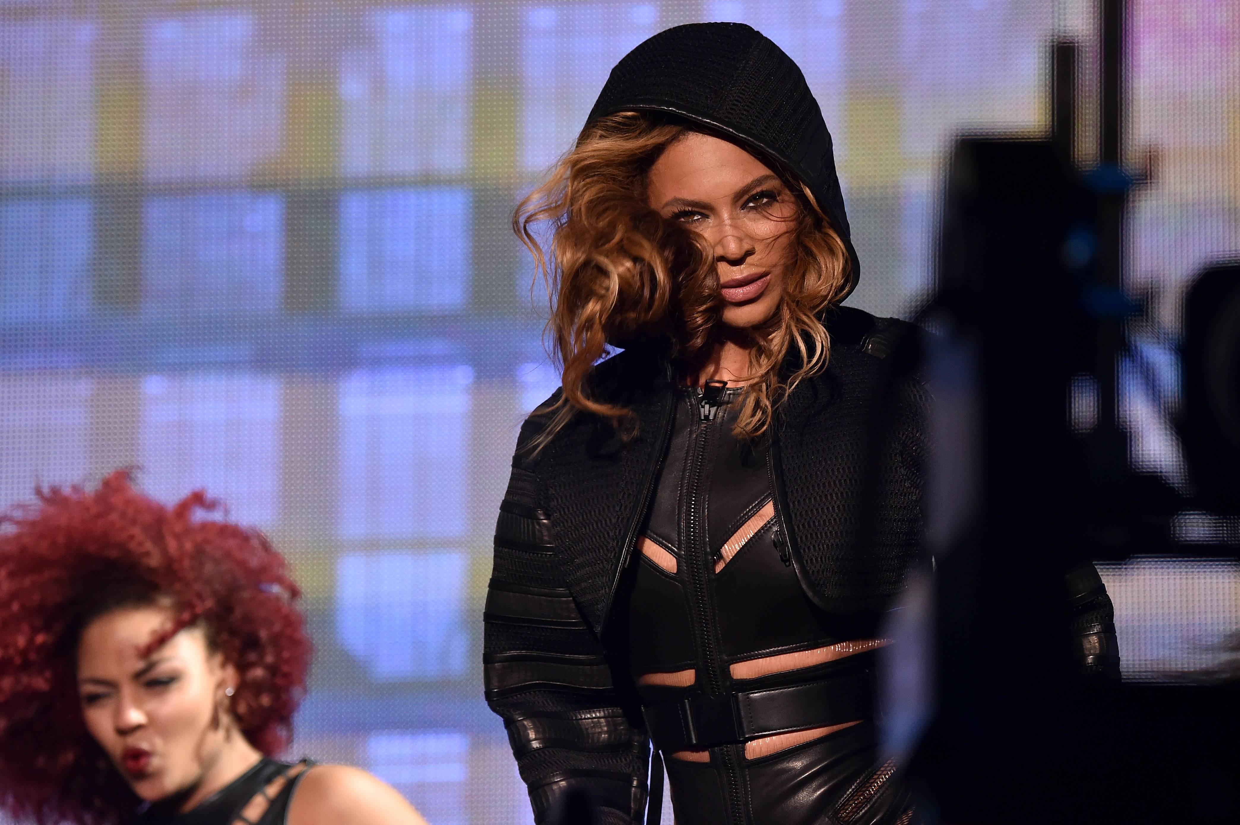 Watch Beyoncé Drag TF Out Of Jay-Z's "Becky" Mistress At 'OTRII' | News ...