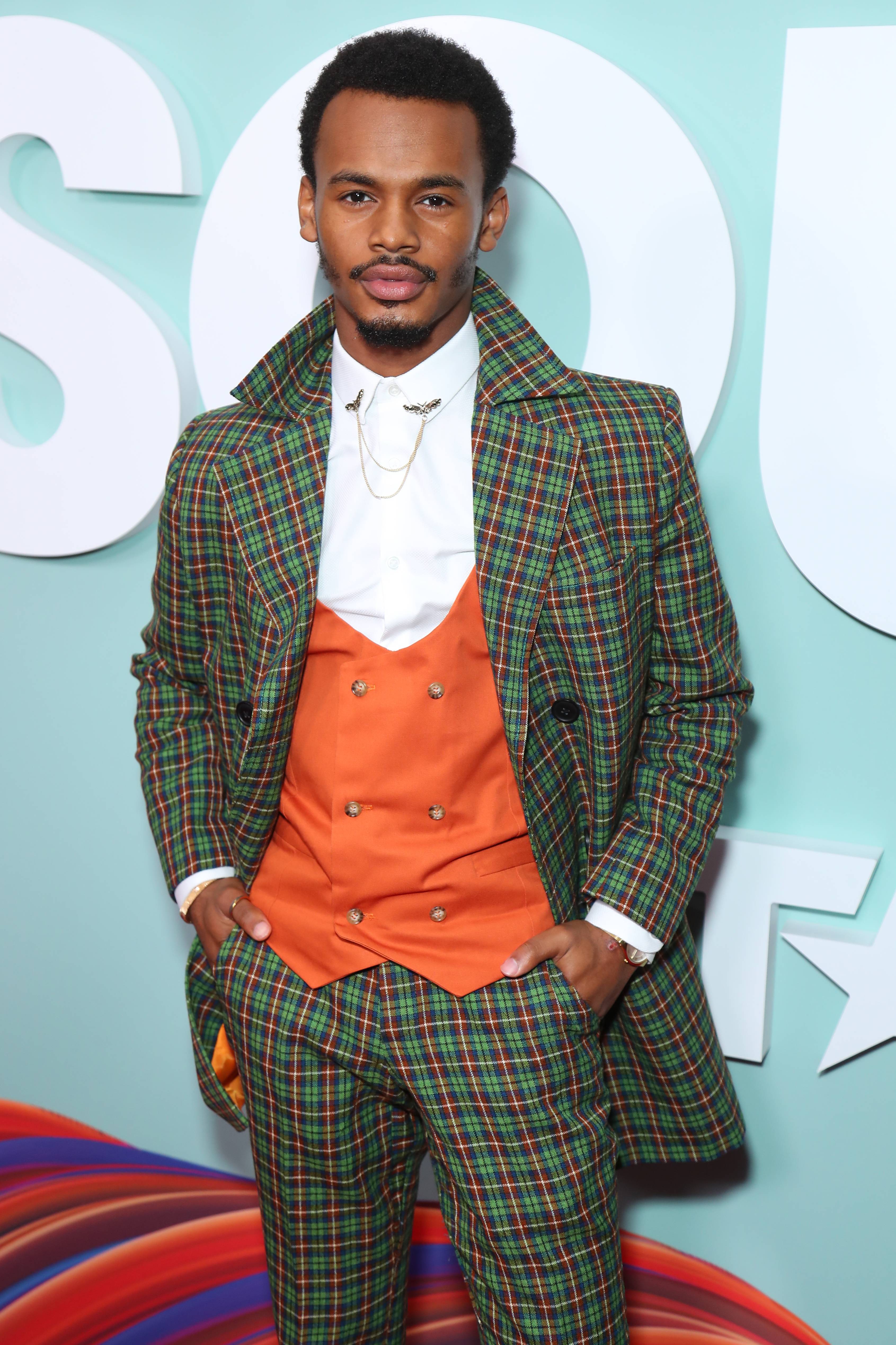 Jelani Winston stops for - Image 9 from On the Red Carpet at the ...