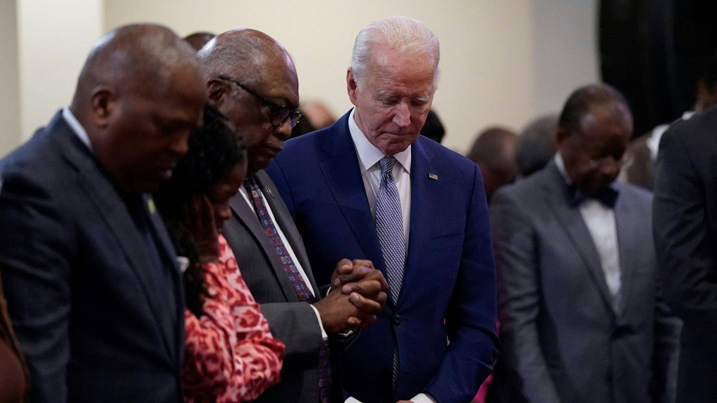 Amara La Negra Gets Emotional While Hosting A ‘Royal’ Baby Shower For ...