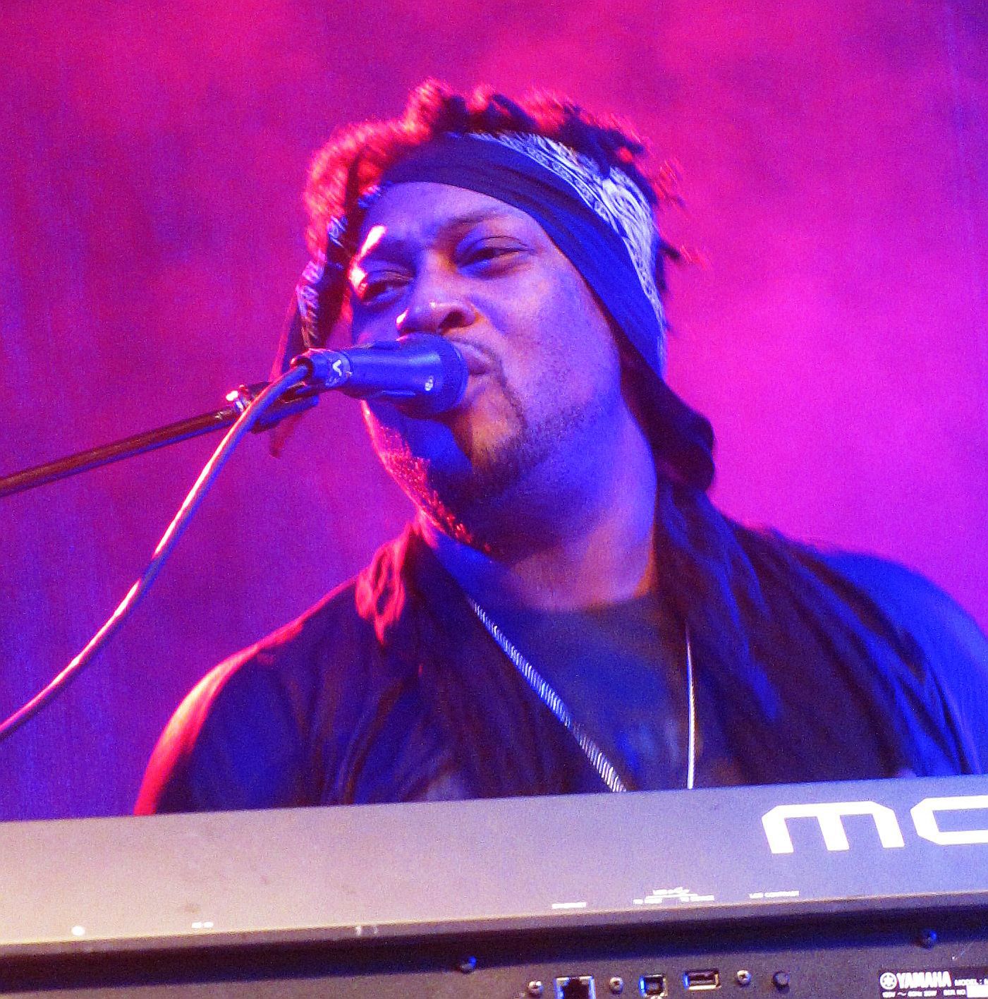 D'Angelo Is Back! - - Image 6 from The Buzz: Mathew Knowles Pitching ...