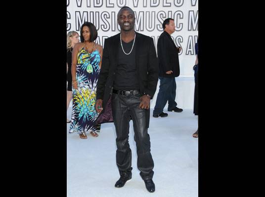 Akon - Akon wore - Image 13 from Fashion Rundown - 2010 MTV VMA | BET
