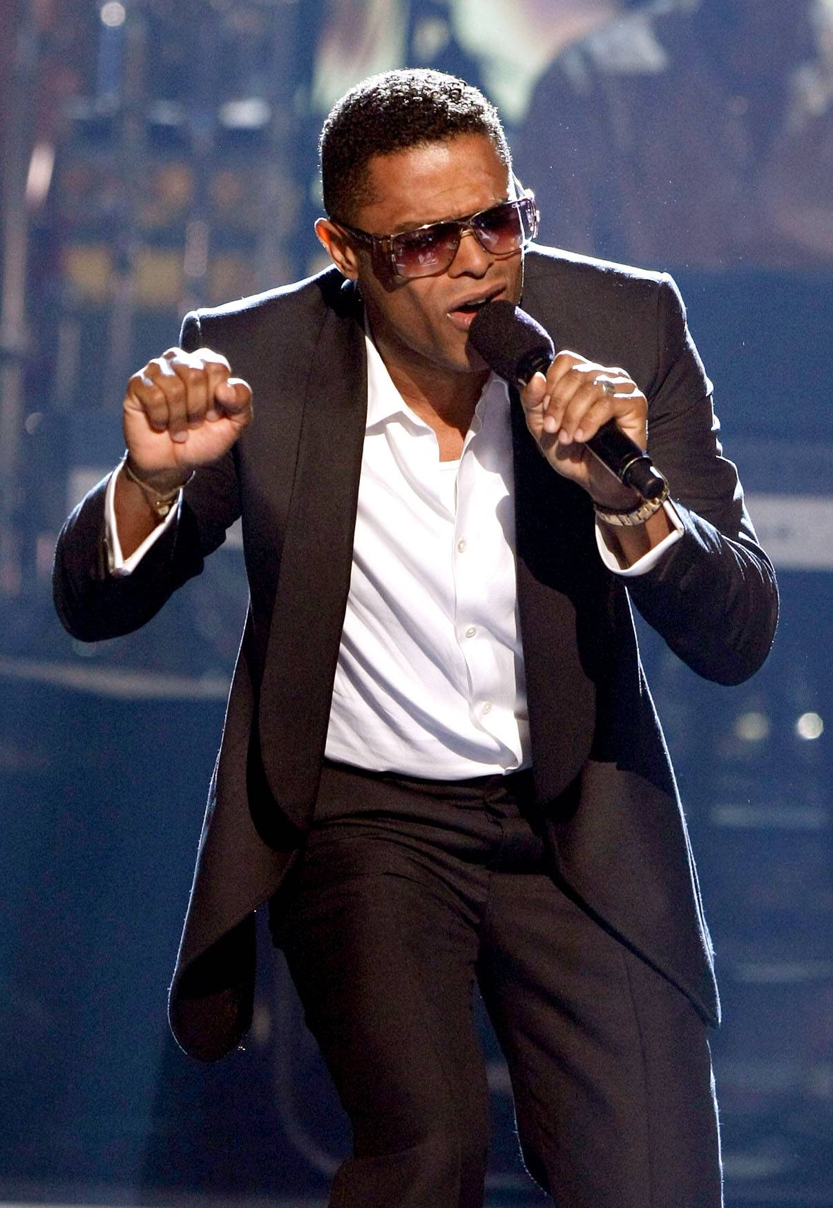 Maxwell - While women - Image 7 from 2008 BET Awards Performances and ...