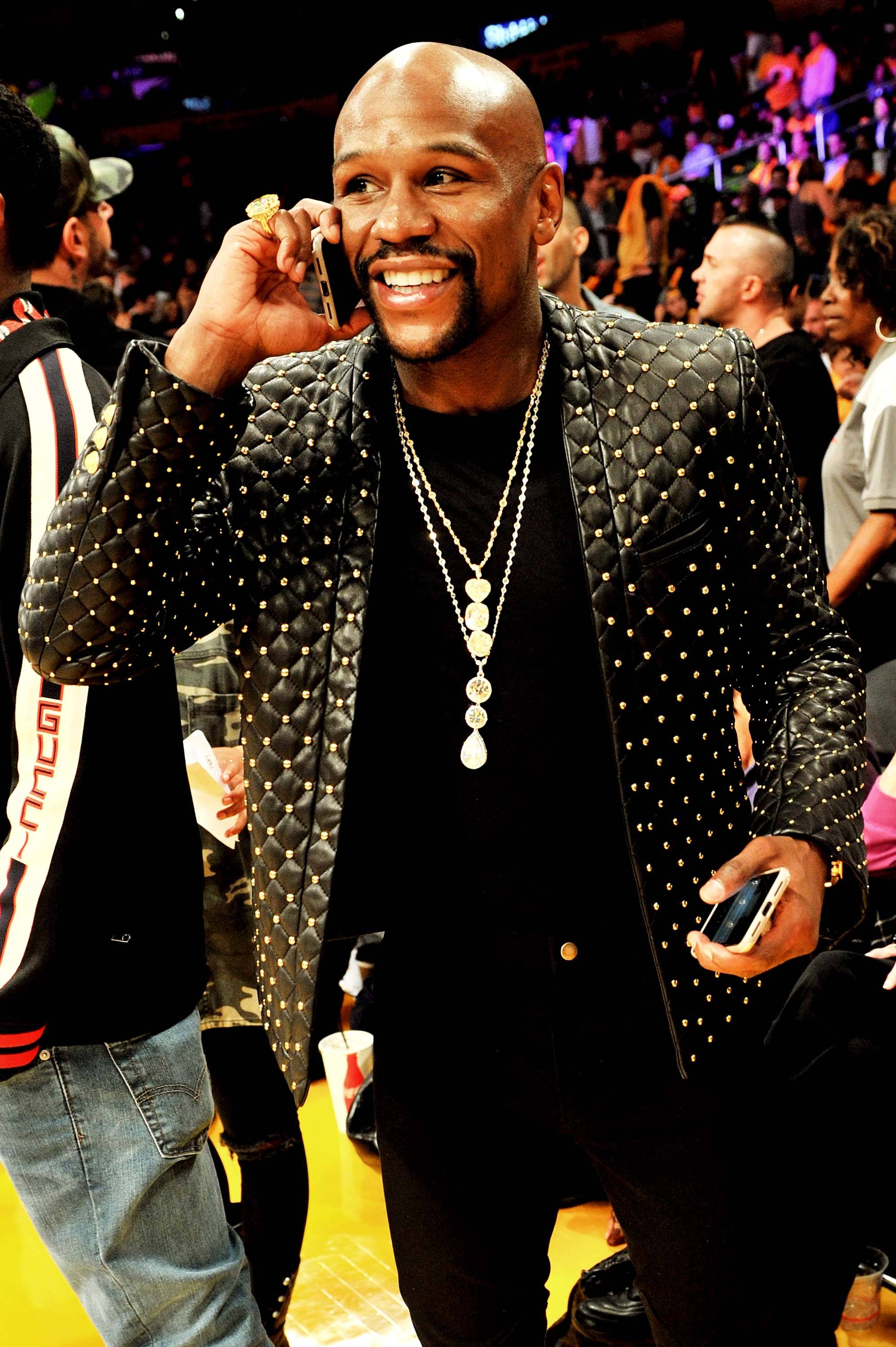 See Floyd Mayweather's Custom $3 Million Diamond Charm Bracelet | News ...