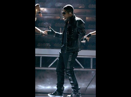 Snapshot - Looking fashionable - Image 3 from Usher Performs | BET