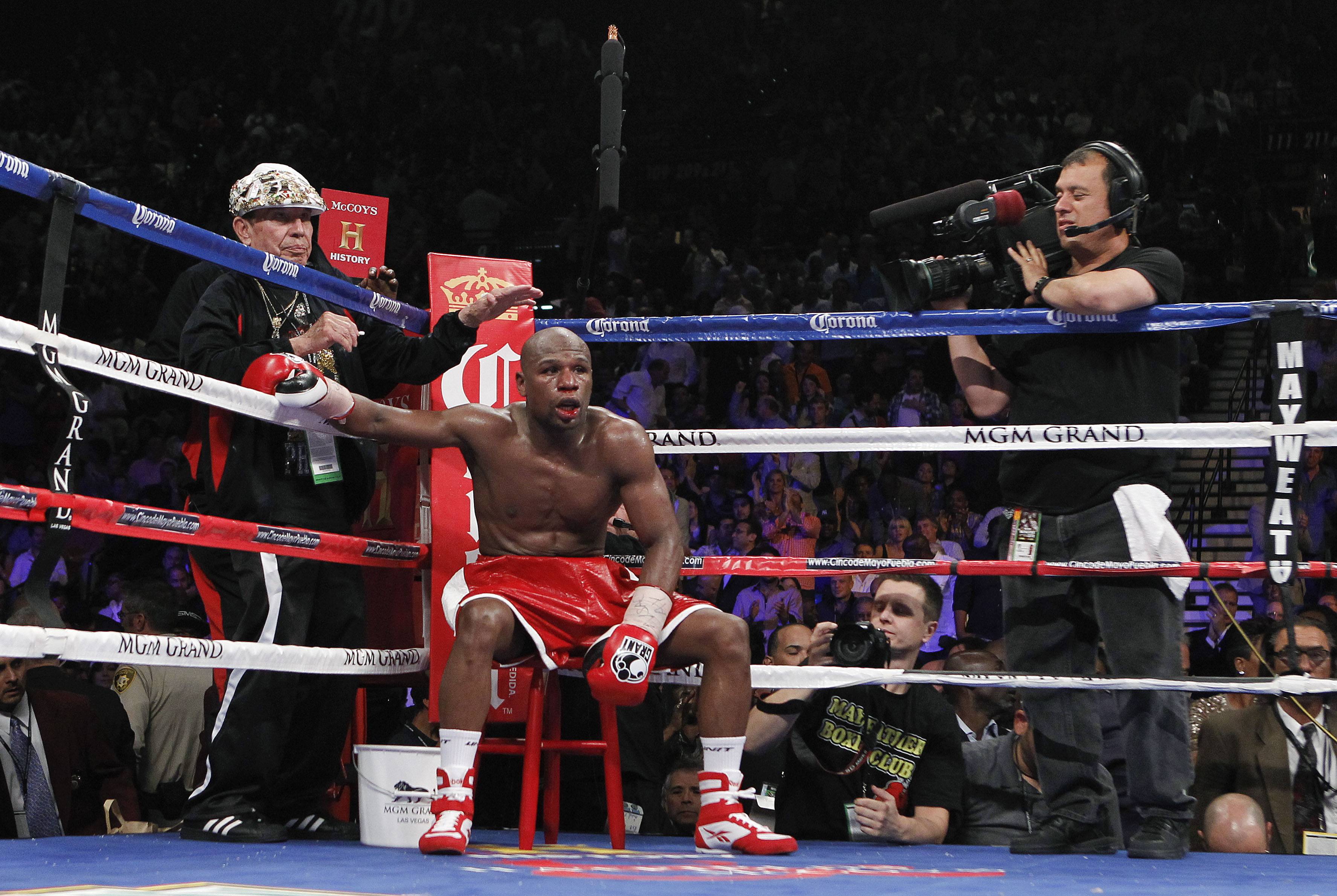 Taking a Rest - - Image 11 from Photos: Floyd Mayweather Packs a Punch ...