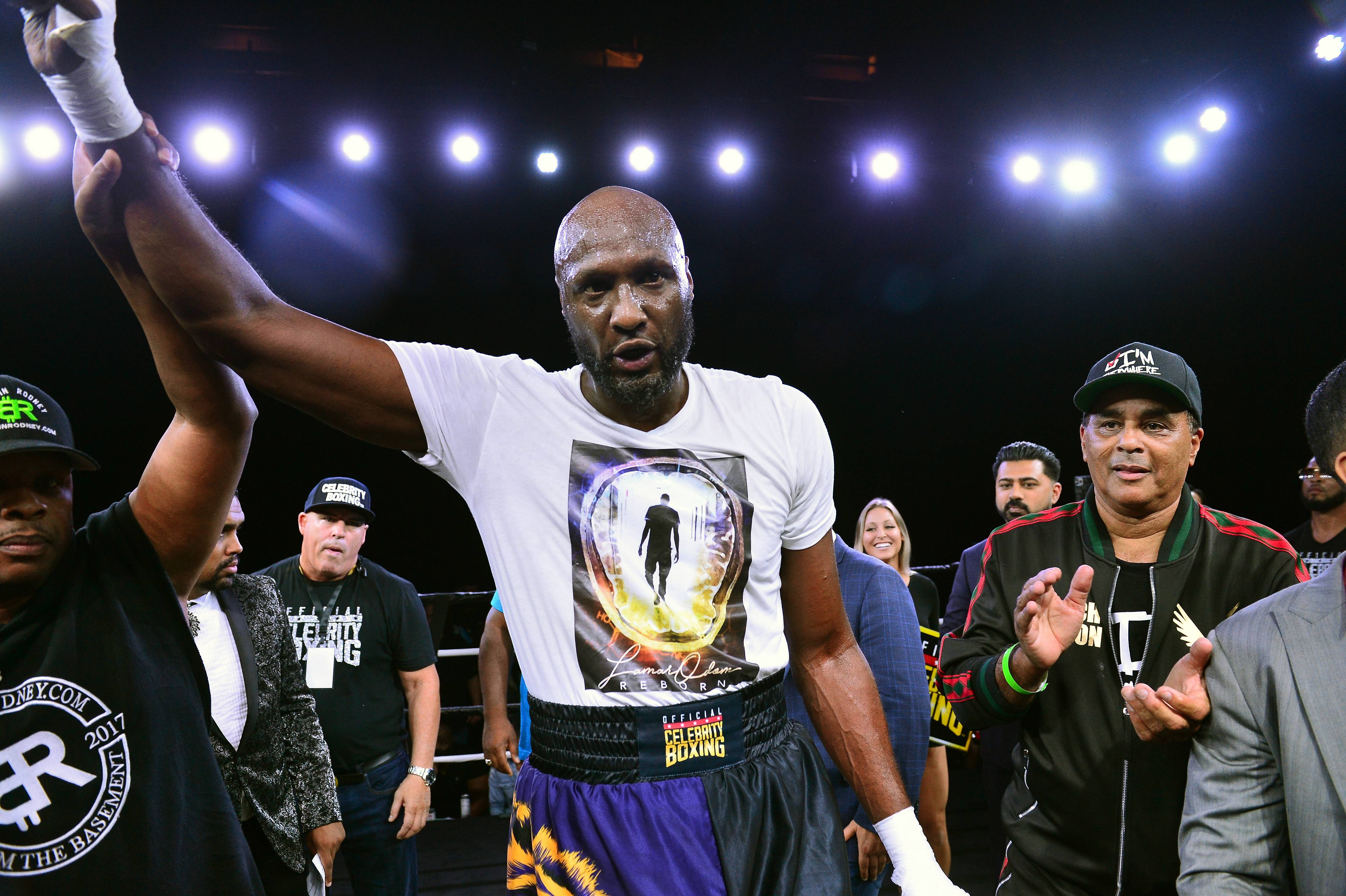 Lamar Odom Beats J.Lo’s Ex-Husband In Celebrity Boxing Match - (Video ...