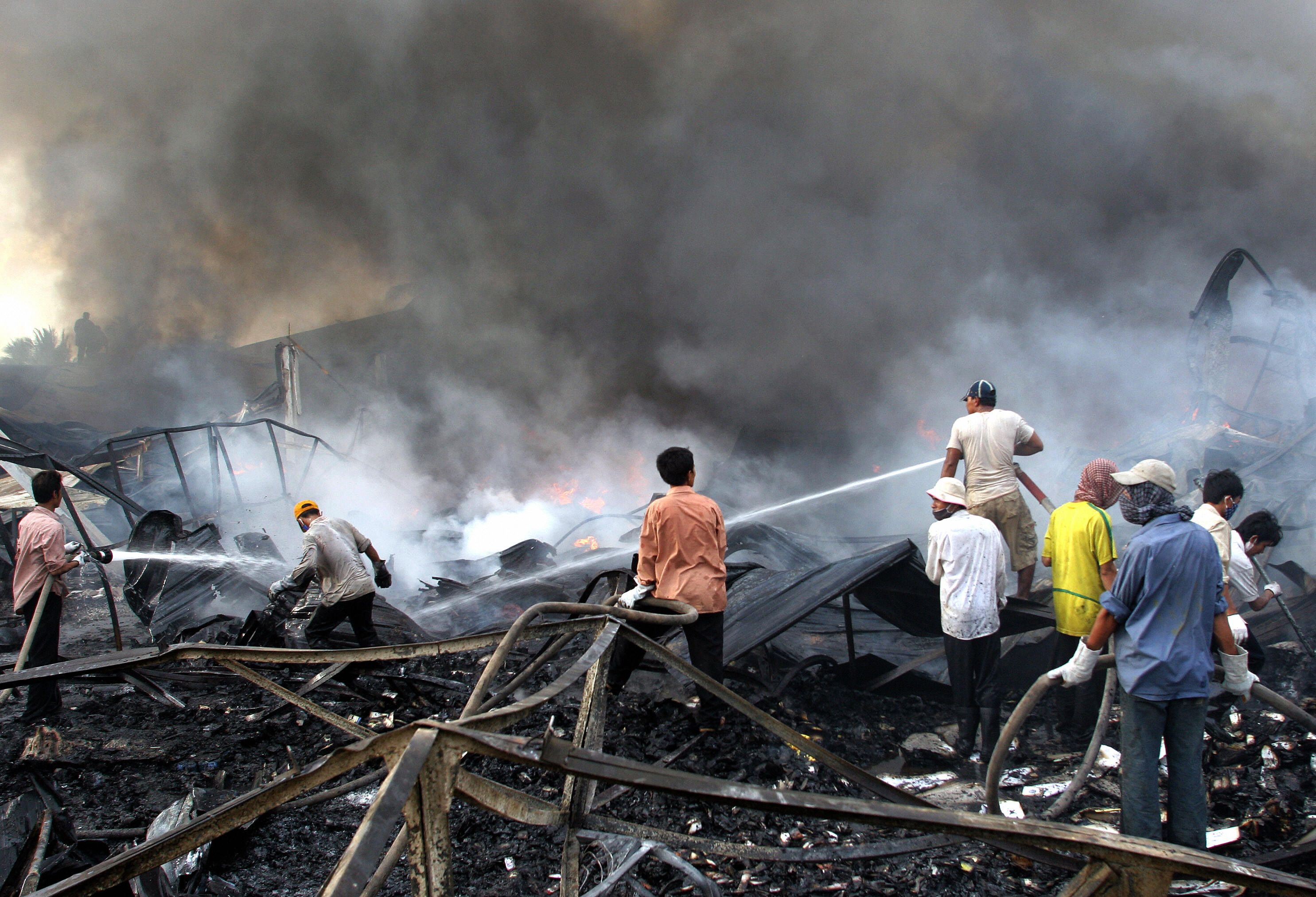 Under Bad Conditions - - Image 1 from Workplace Death Traps: 9 ...