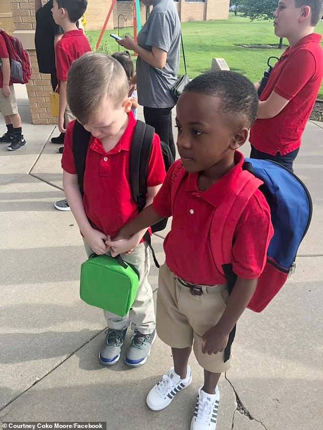 Photo Of Second-Grader Befriending Crying Autistic Classmate On First ...