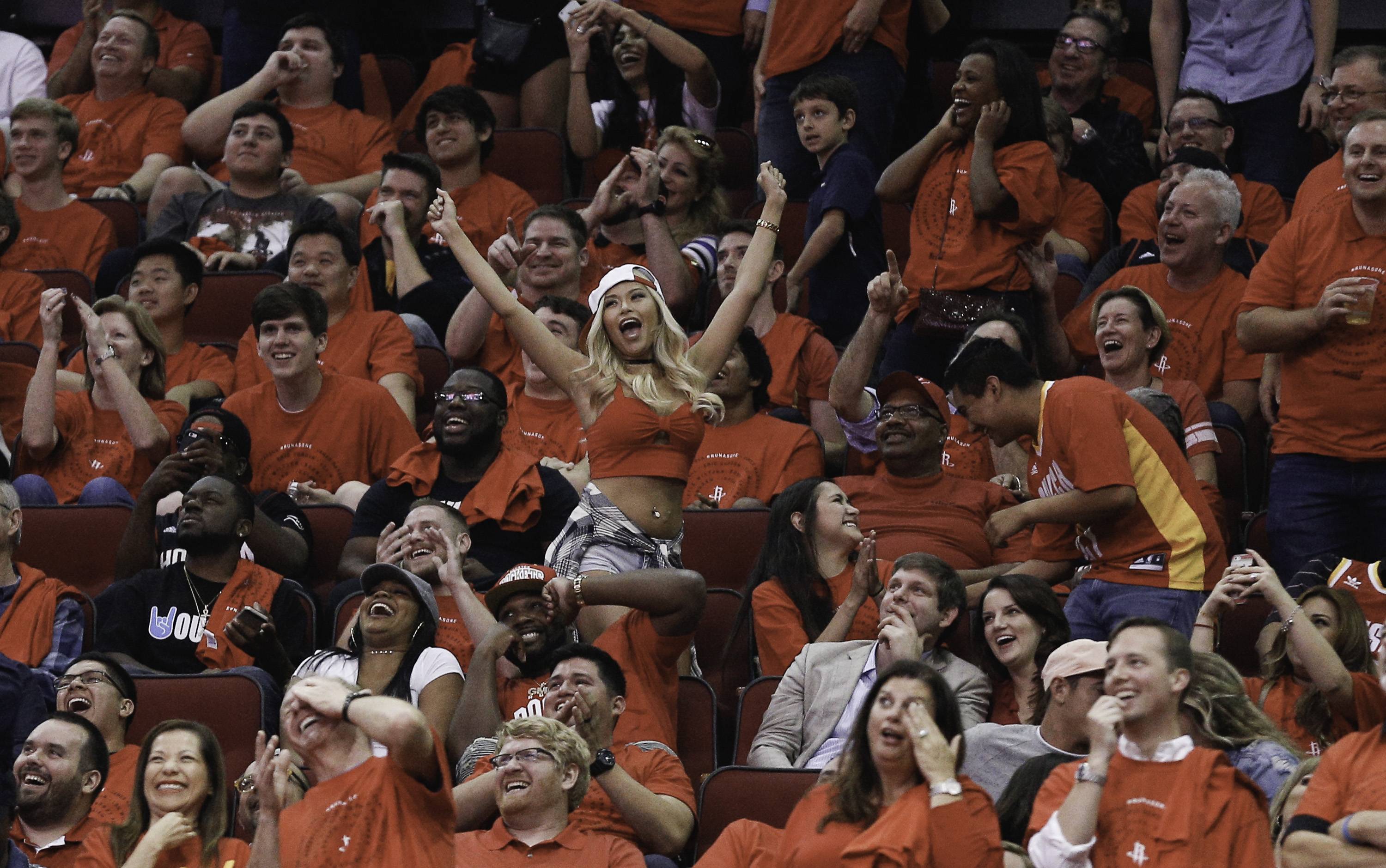People Are So Obsessed With The Dancing Houston Rockets Usher, They Don ...