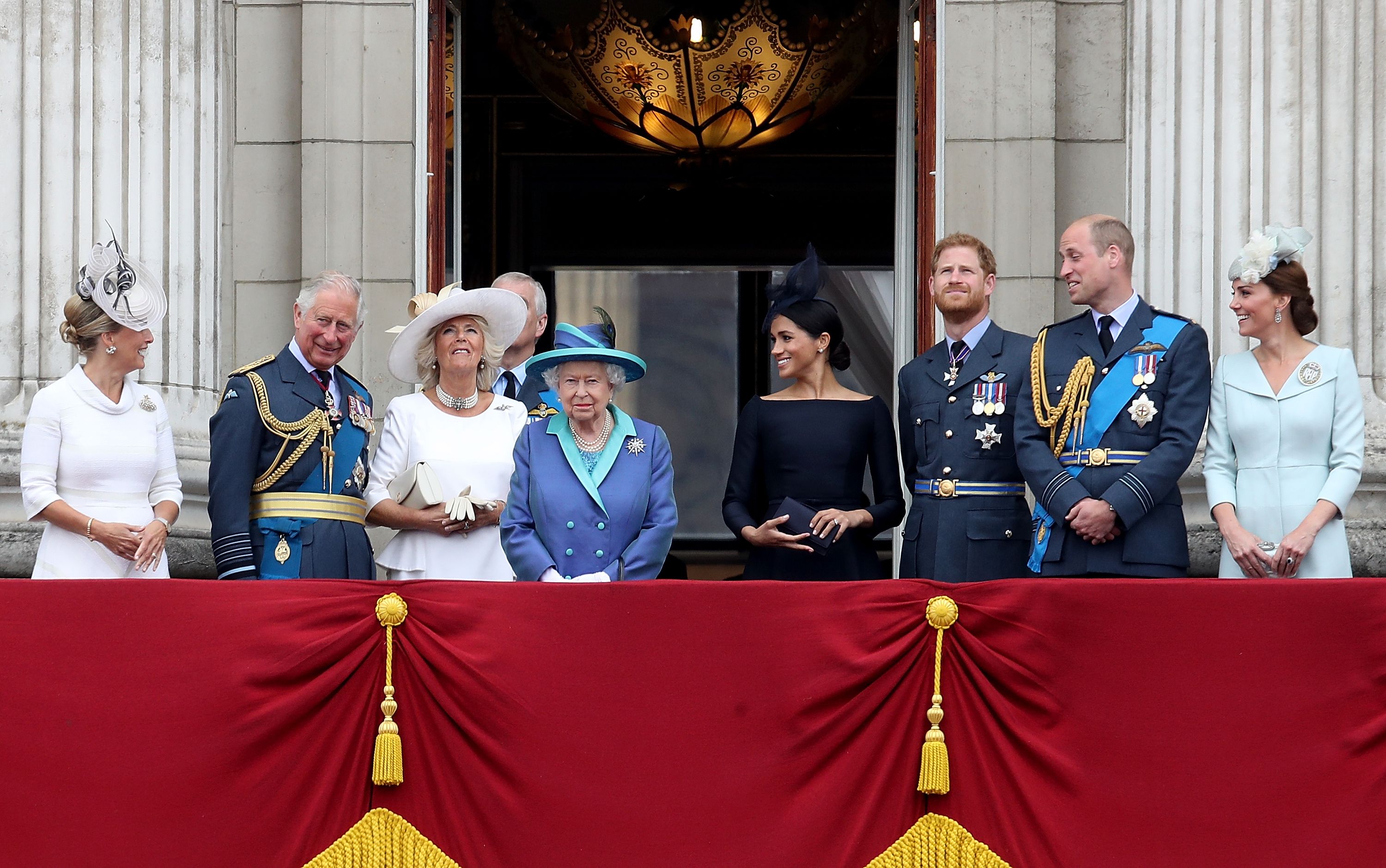 Say Cheese! Meghan Markle Slays Her First Official Royal Family ...