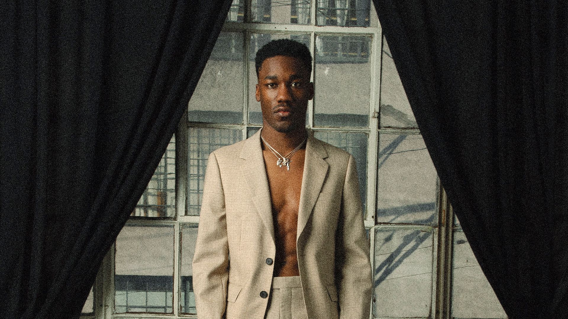 Best New Artist Giveon - Image 3 from The Biggest Winners from the BET ...