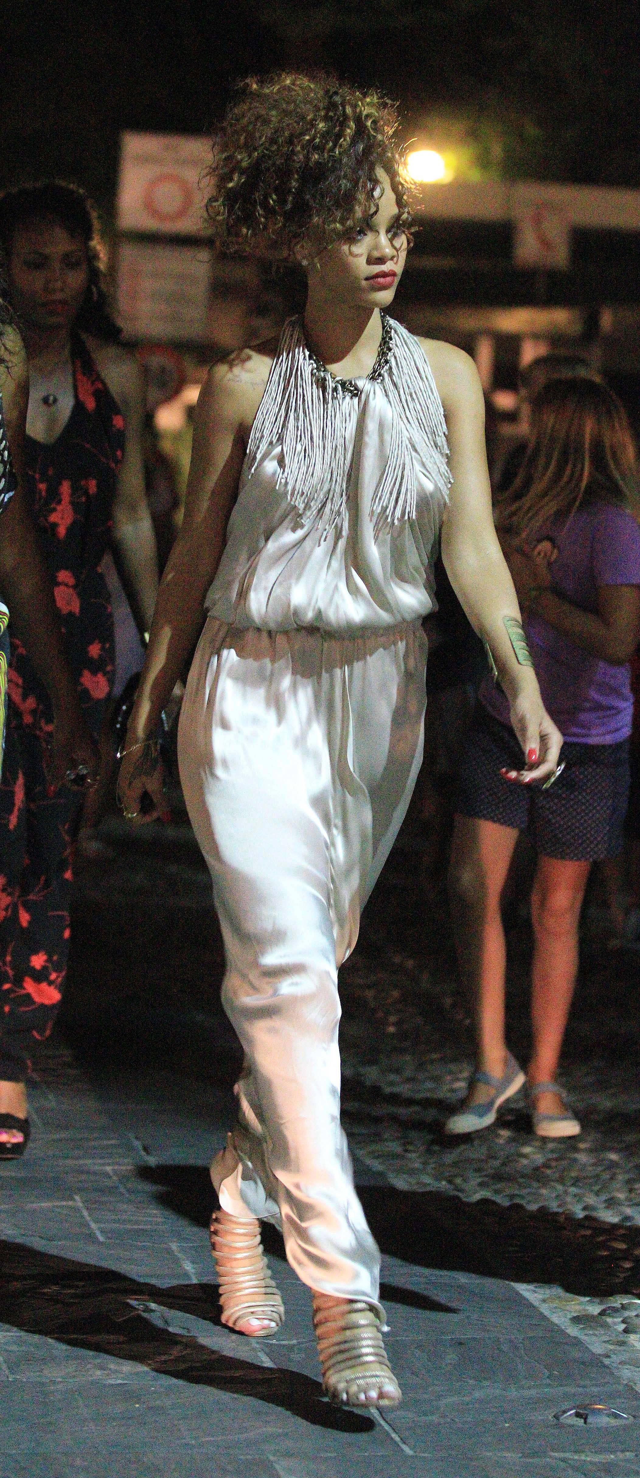 Number One Stunner\r - - Image 9 from Out and About: Venus and Serena ...