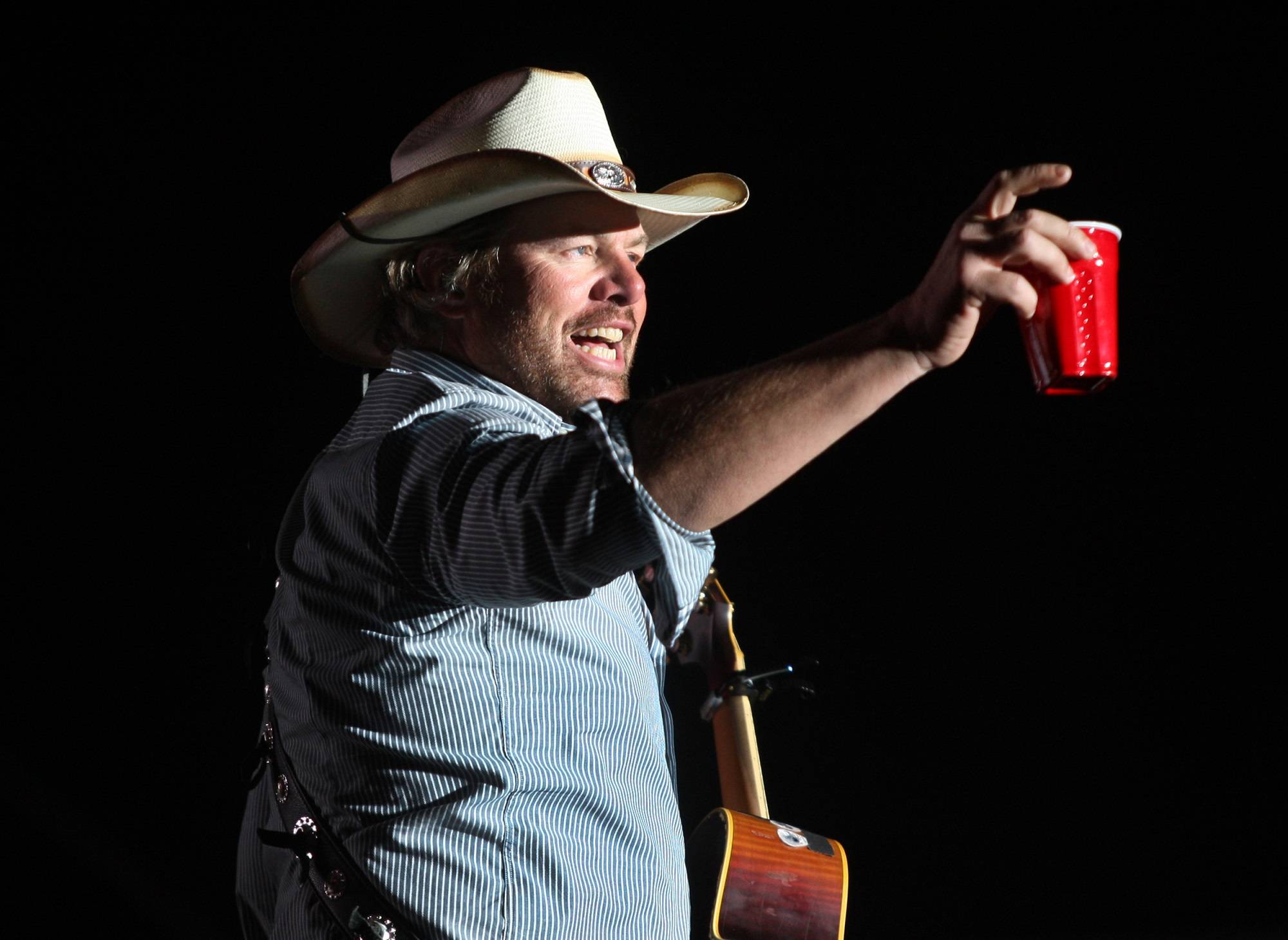 Cmt Hot 20 Decade Red Solo Cup Toby Keith News Cmt