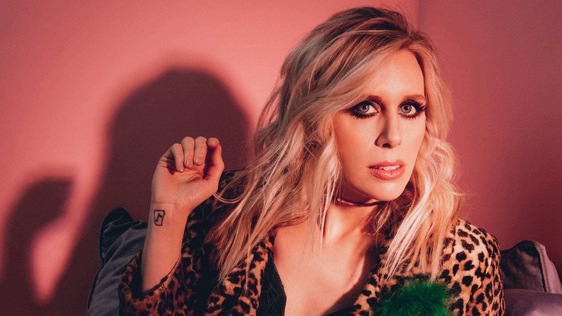 Elise Davis - "Don't Bring Me Flowers" - CMT Music Videos (Video Clip ...