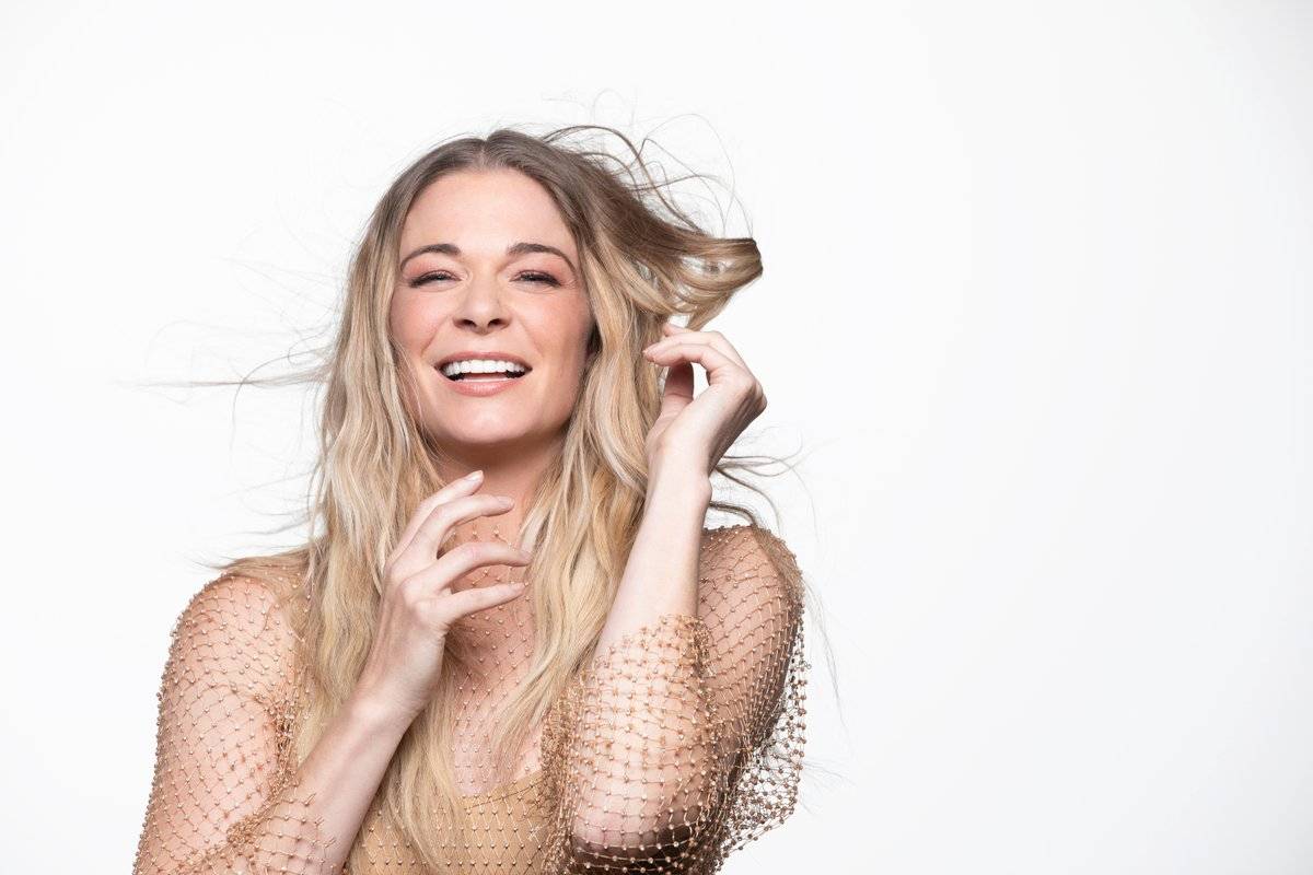CMT Premiere: LeAnn Rimes Debuts "spaceship" video, a collaboration ...