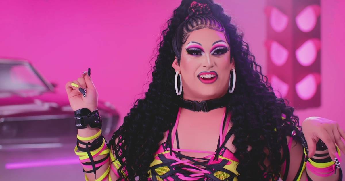 Meet the Queens - Salina EsTitties - RuPaul's Drag Race (Video Clip) | VMA Meet the Queens - Salina EsTitties - RuPaul's Drag Race (Video Clip) | VMA