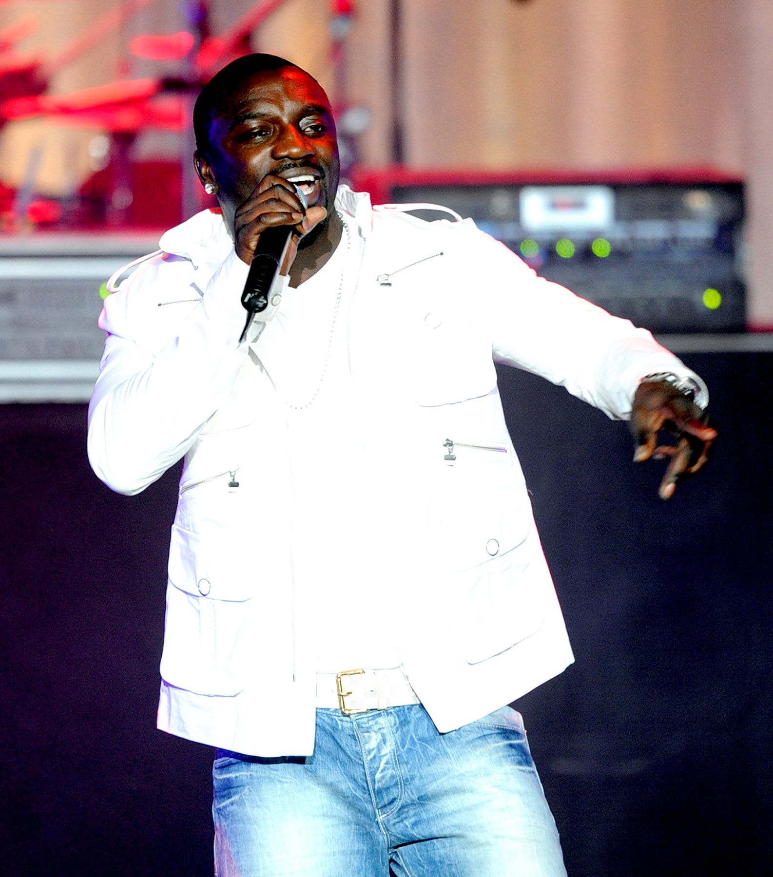 Akon - In 2005, - Image 7 from 23 Celebrities Affected By Gun Violence ...