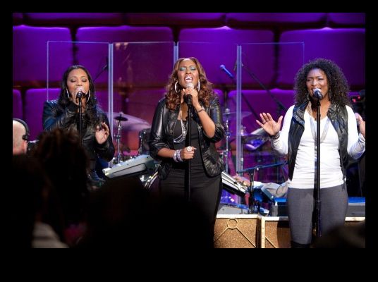 SWV - SWV performs - Image 2 from Kirk Franklin, Charles Dutton ...