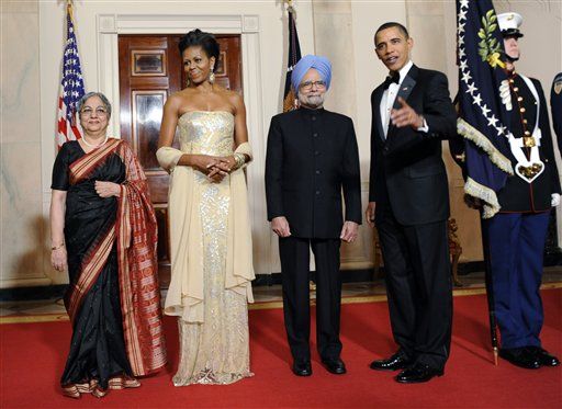 First Couples Arrive - - Image 3 from Photos: Obamas Host First State ...