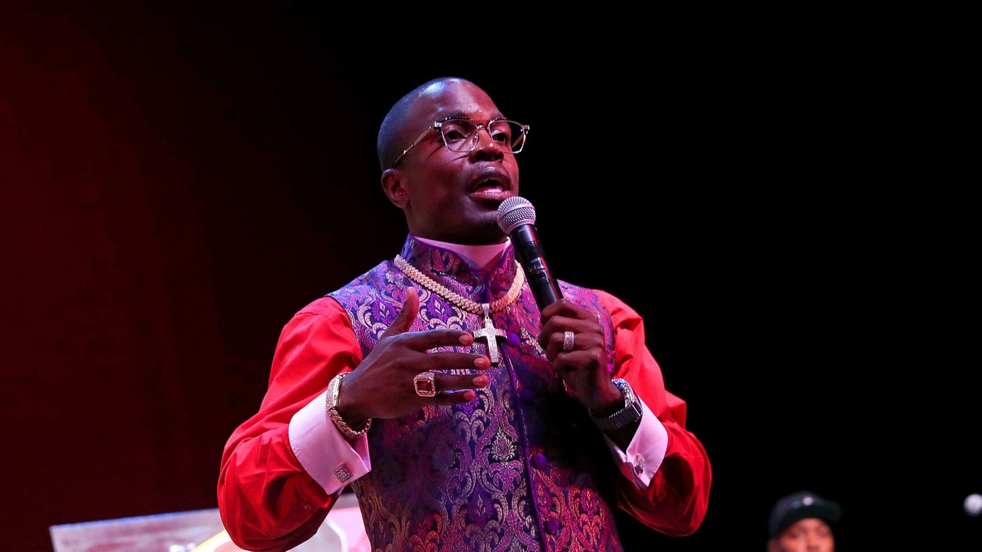 Brooklyn Pastor Grabs Woman Who Allegedly Confronted Him During Sermon ...