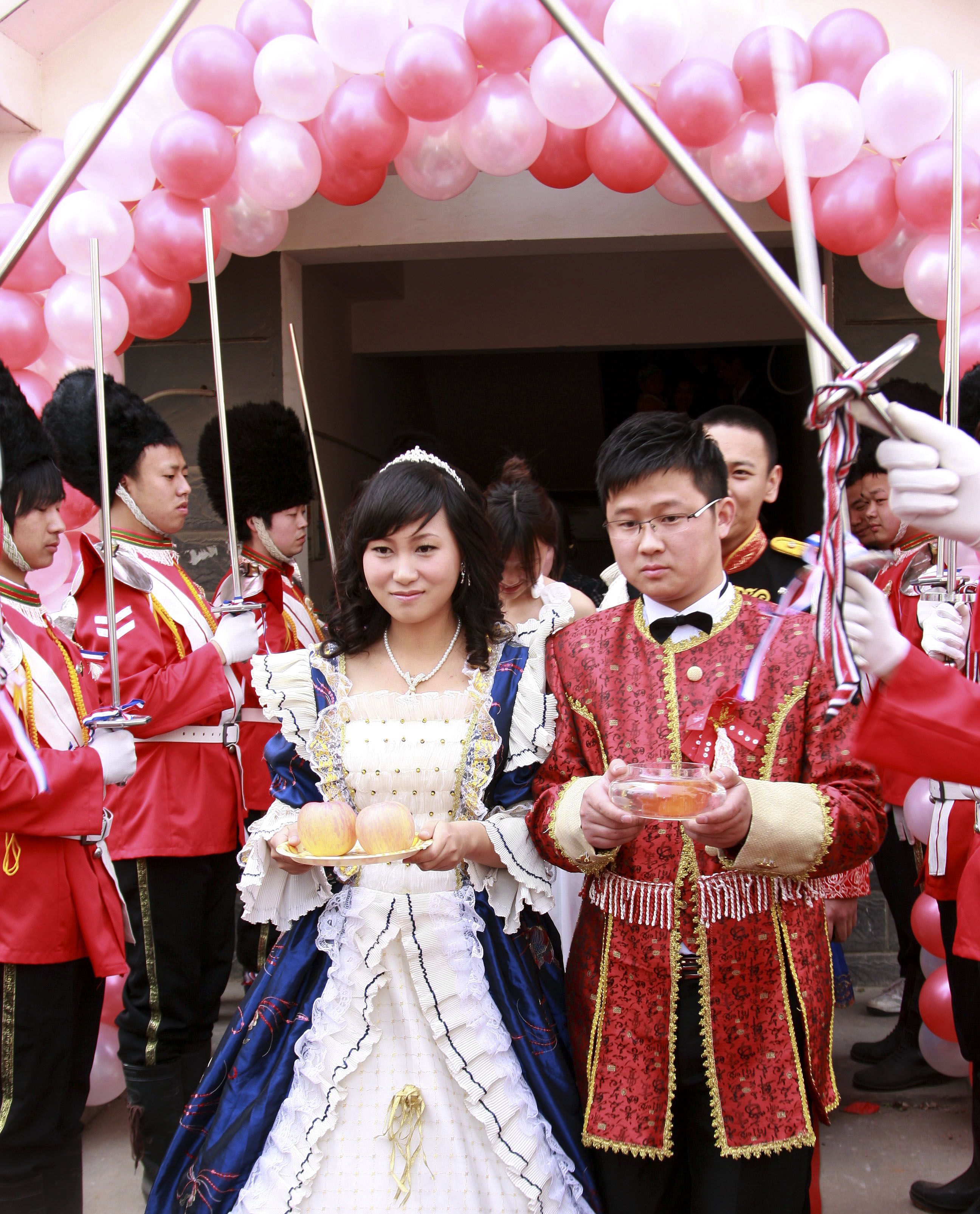 Worldwide Royal Wedding Frenzy - Image 23 from Photos: The Royal ...