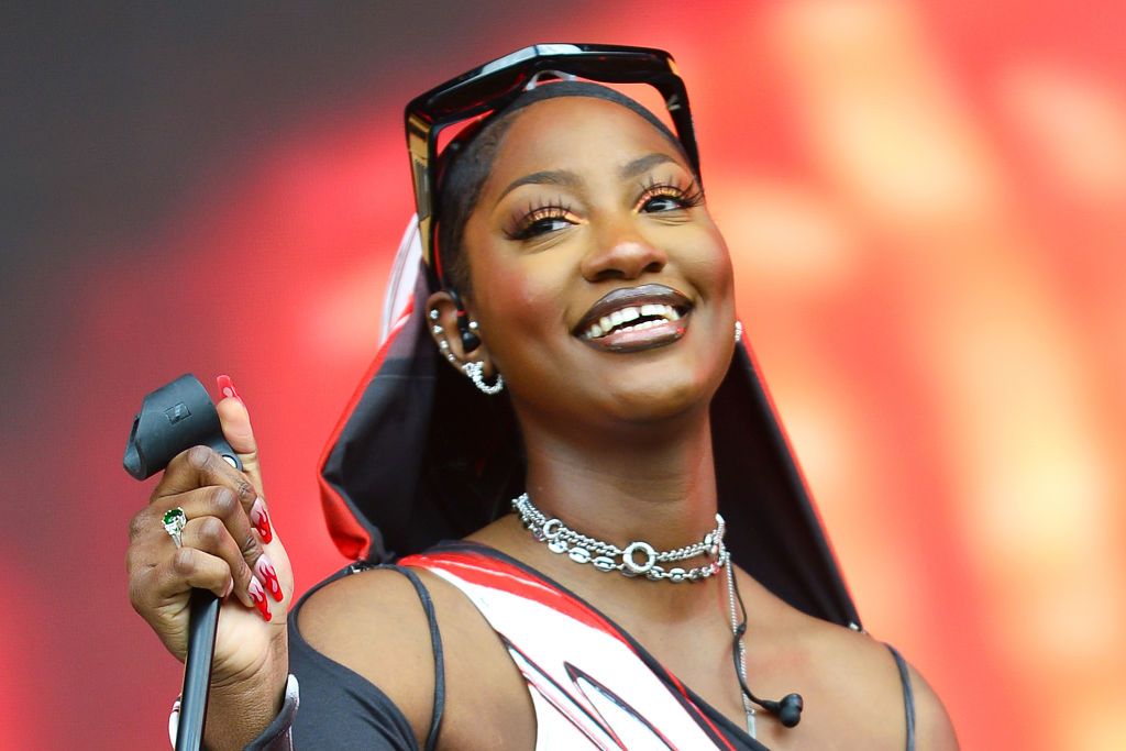 Tems rocks a long - Image 2 from Soul Train Awards 2023: The Red Carpet ...