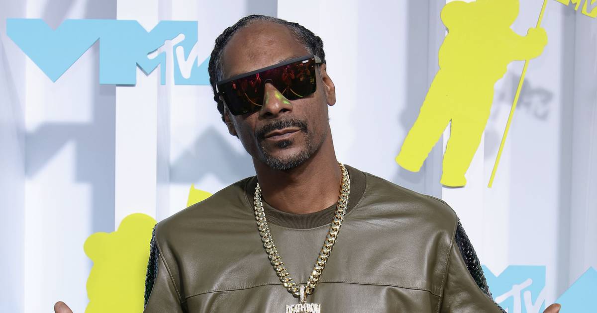 Snoop Dogg Calls Out Claims That He Smokes Up To 150 Joints A Day ... Snoop Dogg Calls Out Claims That He Smokes Up To 150 Joints A Day ...