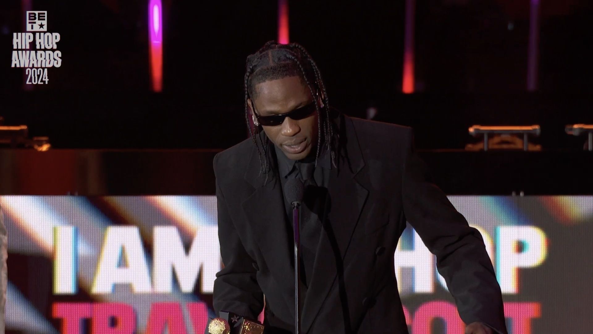 Travis Scott Accepts the I Am Hip Hop Award, Presented by Brisk - Hip ...